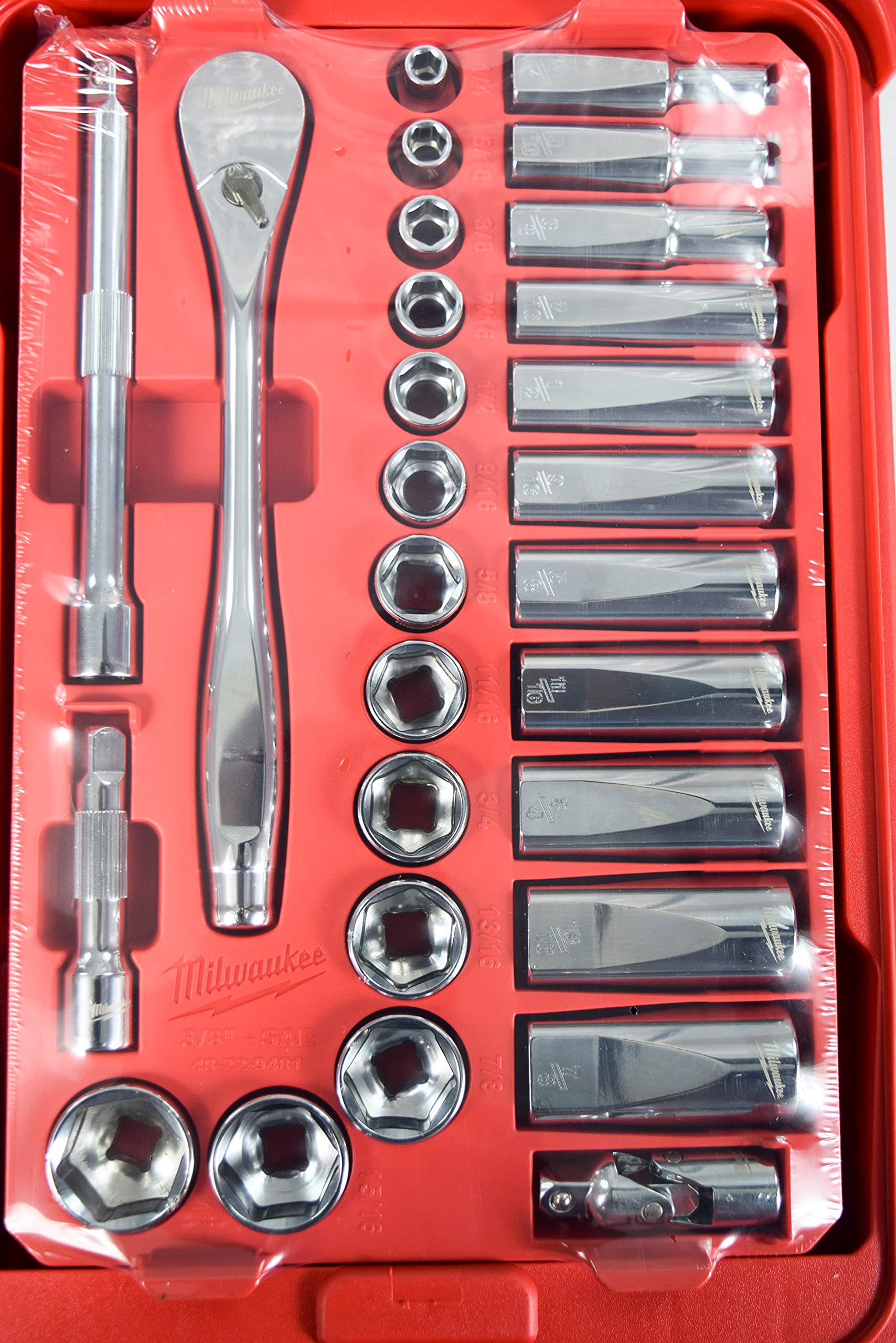 Milwaukee 48-22-9481 28-Piece 3/8 in. Drive SAE Ratchet and Socket Set with PACKOUT Low-Profile Compact Organizer