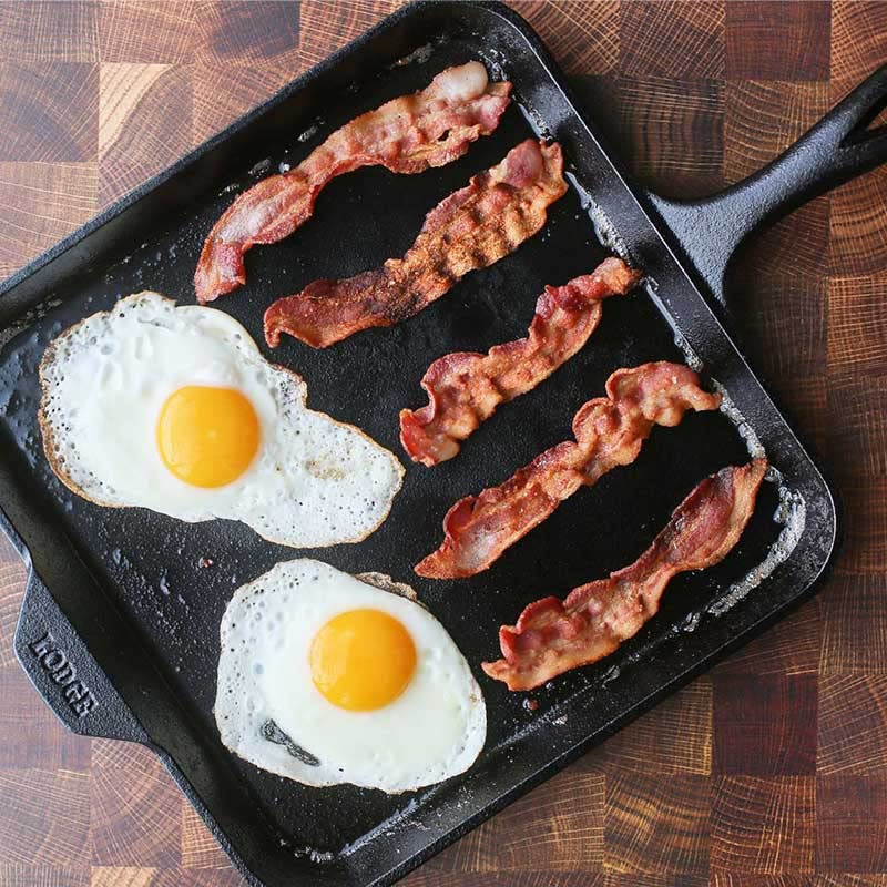 Lodge Cast Iron Square 11" Griddle & SCRAPERGPK Durable Grill Pan Scrapers, Red and Black, 2-Pack