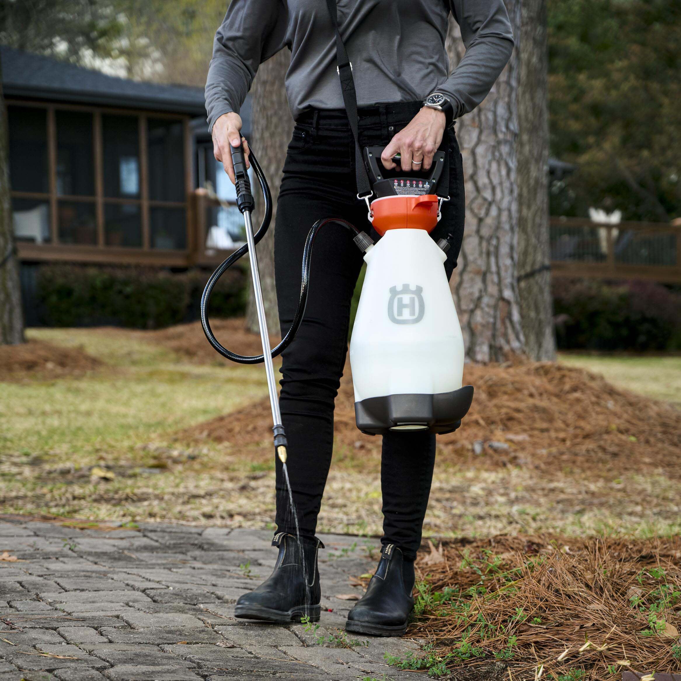 Husqvarna 2 Gallon Battery Handheld Sprayer