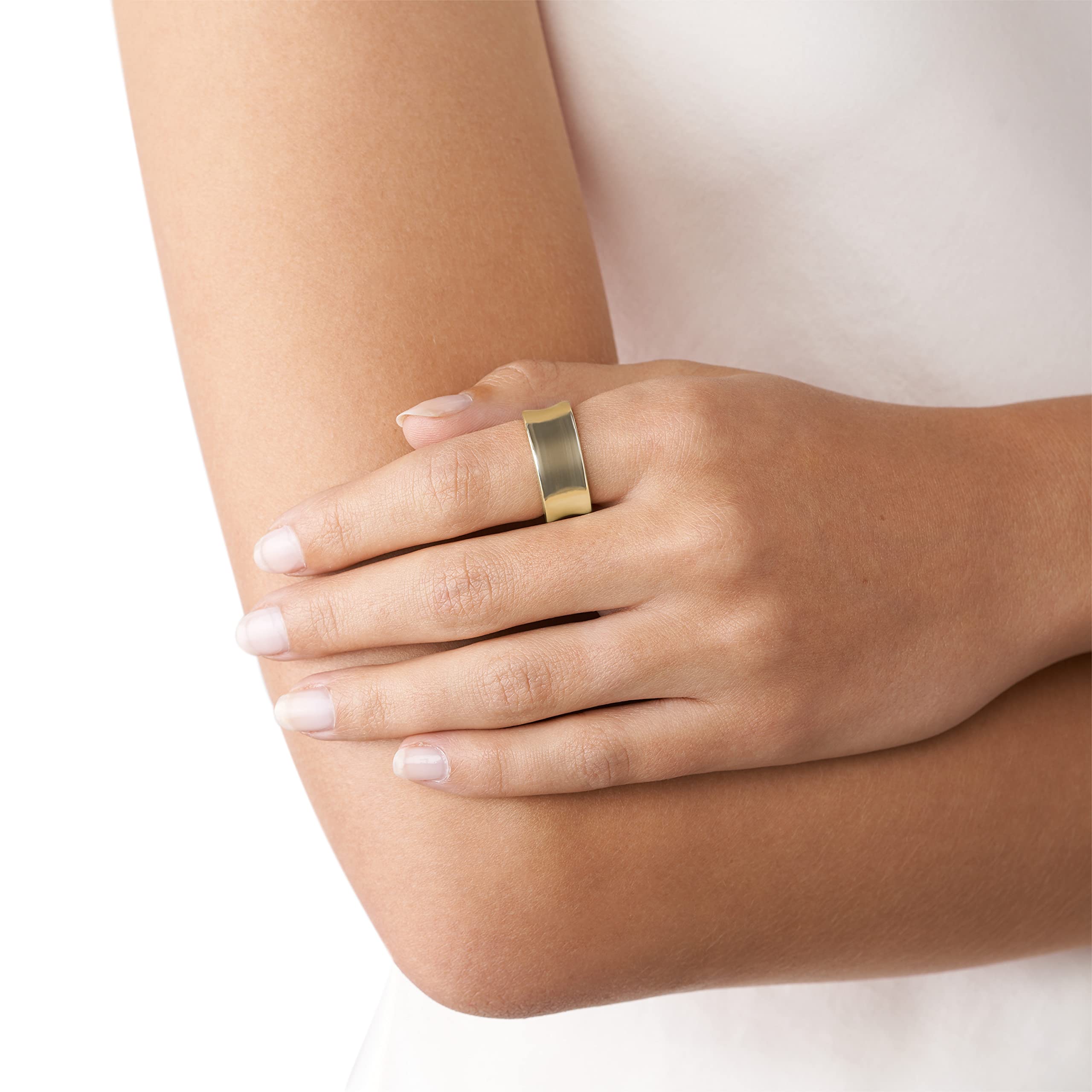 Kariana Gold-Tone Stainless Steel Band Ring (Model: SKJ1519710 Size 5.5)