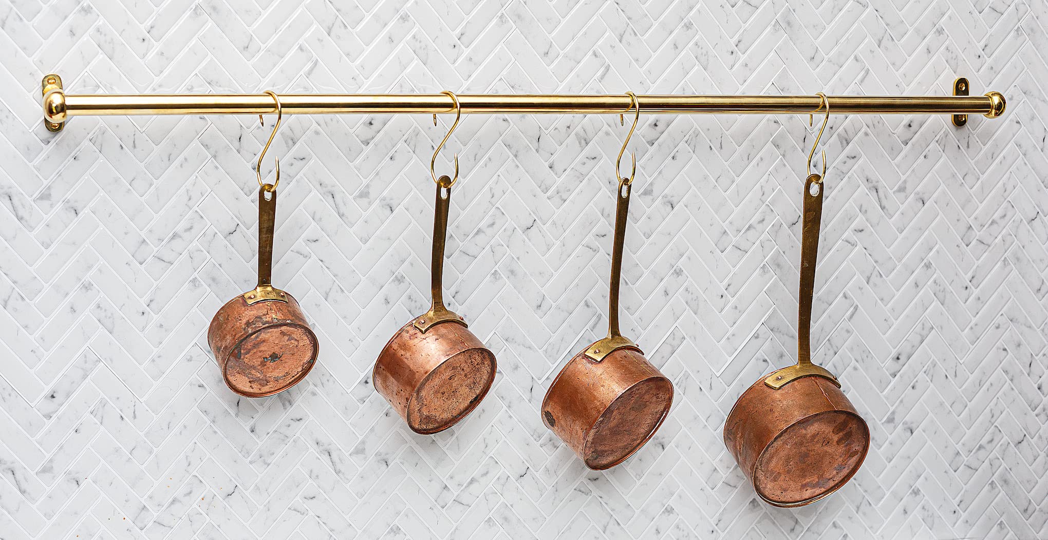 HRLBrass Unlacquered Brass Pot Rail with 5 or 7 "S' hooks (24)