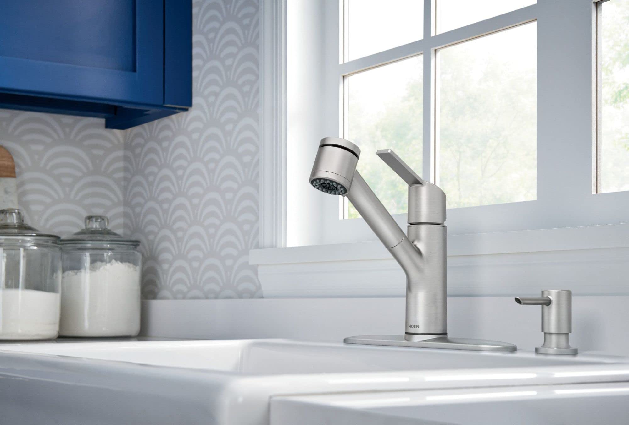 Moen Sombra Spot Resist Stainless Single-Handle Pull-Out Sprayer Kitchen Faucet with Soap Dispenser and Power Clean, 87701SRS