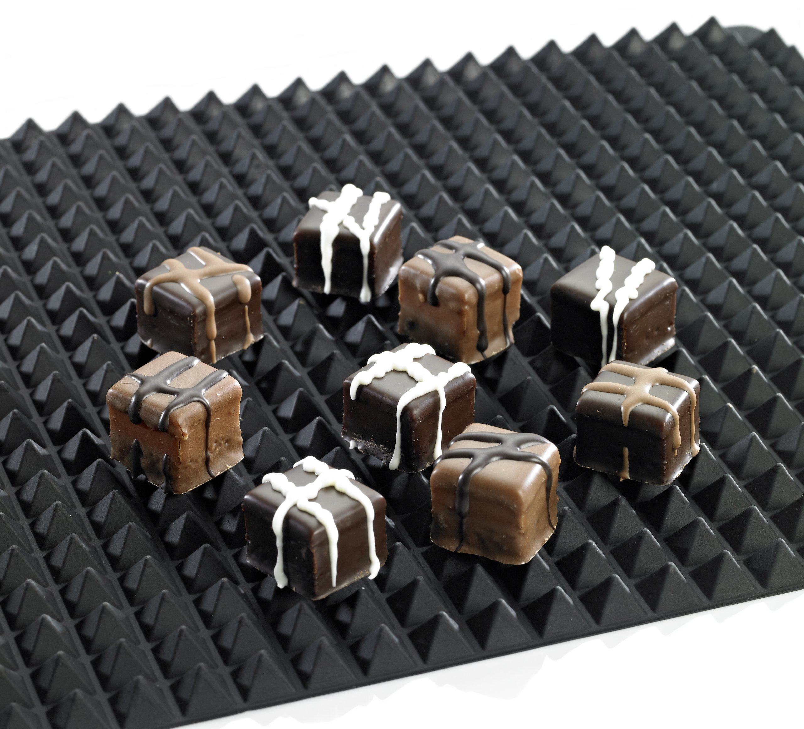 Lurch Germany Flexiform Fat-Reducing Pyramid Silicone Baking Mat 16.1 x 11.4 Inch - Black
