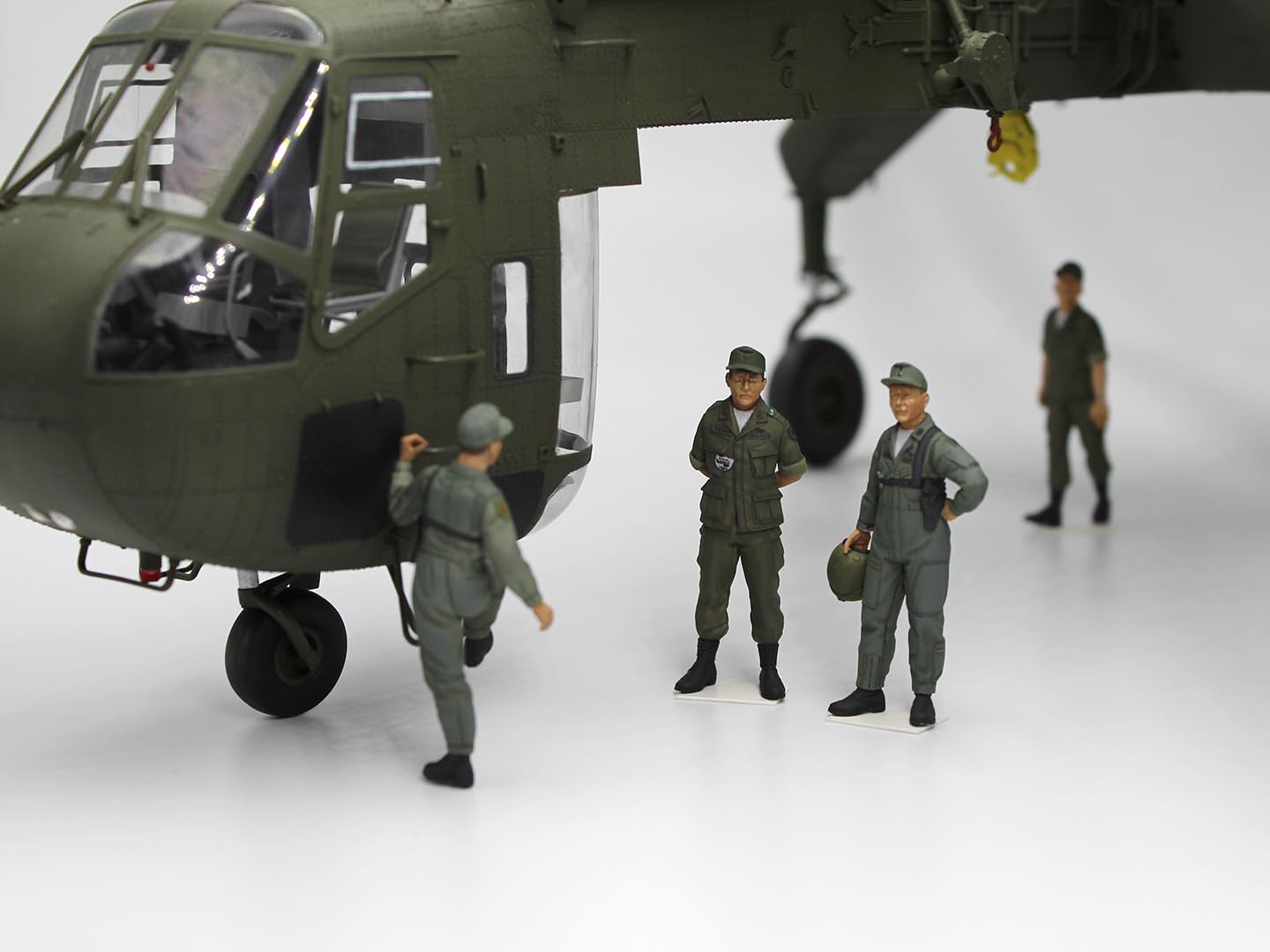 ICM 53101 - US Helicopter Pilots (1960s-1970s) (100% New molds) - Scale 1:35