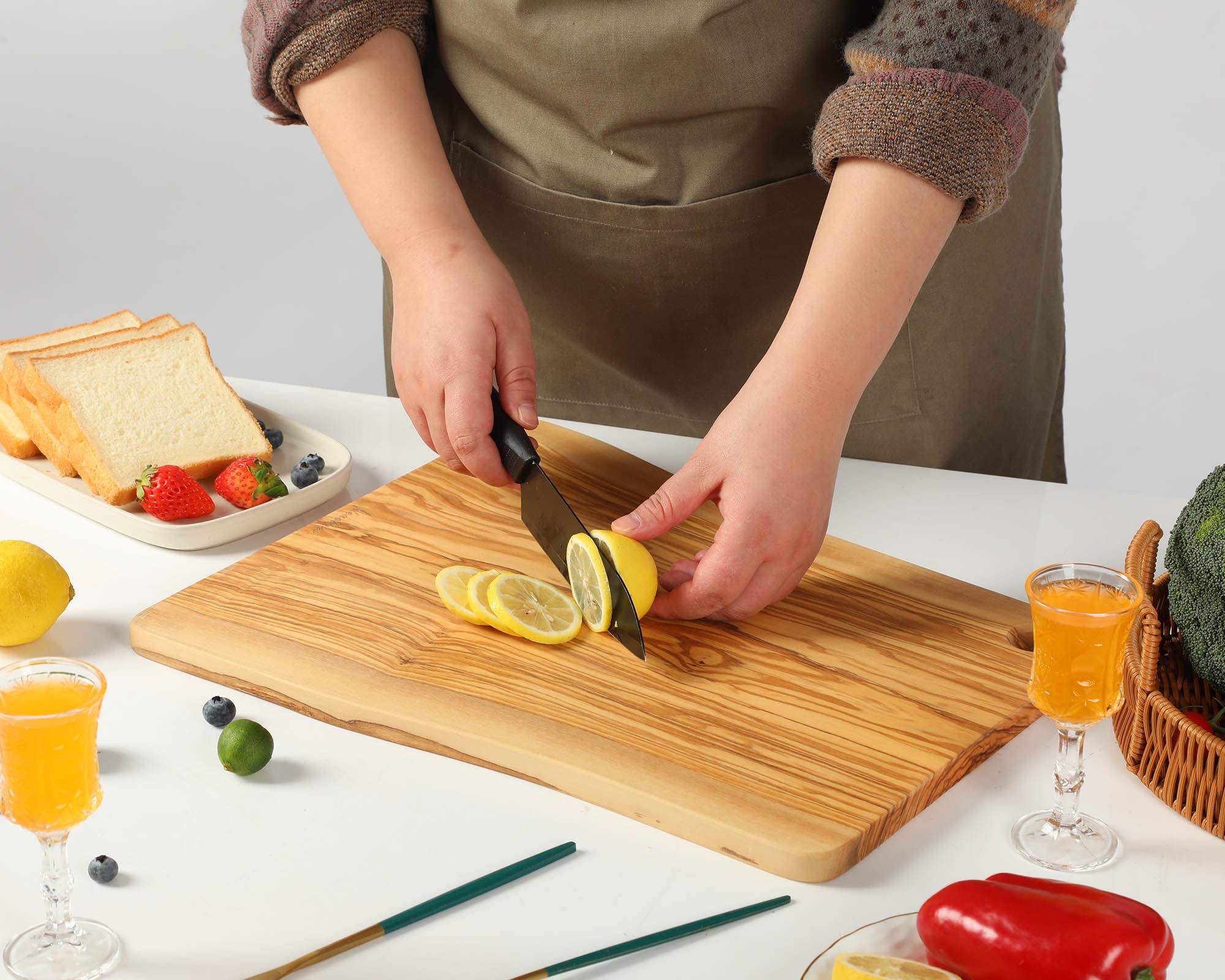 Ideaolives Natural Olive Wood Cutting Board, Rustic Serving Platter for Meat & Snack, Wooden Charcuterie Board Cheese Serving Tray, Handmade Decorative Cutting Board, Housewarming Gift (ZRB-M)