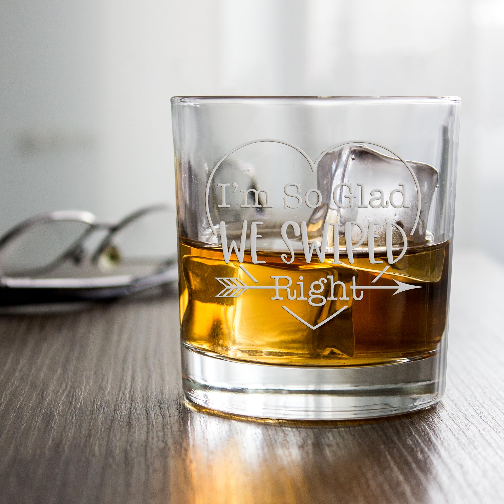 Im So Glad We Swiped Right With Heart Arrow Online Dating Round Rocks Glass - Bumble Gift, Tinder Gift, Online Dating, Valentines Gift, Boyfriend Gift