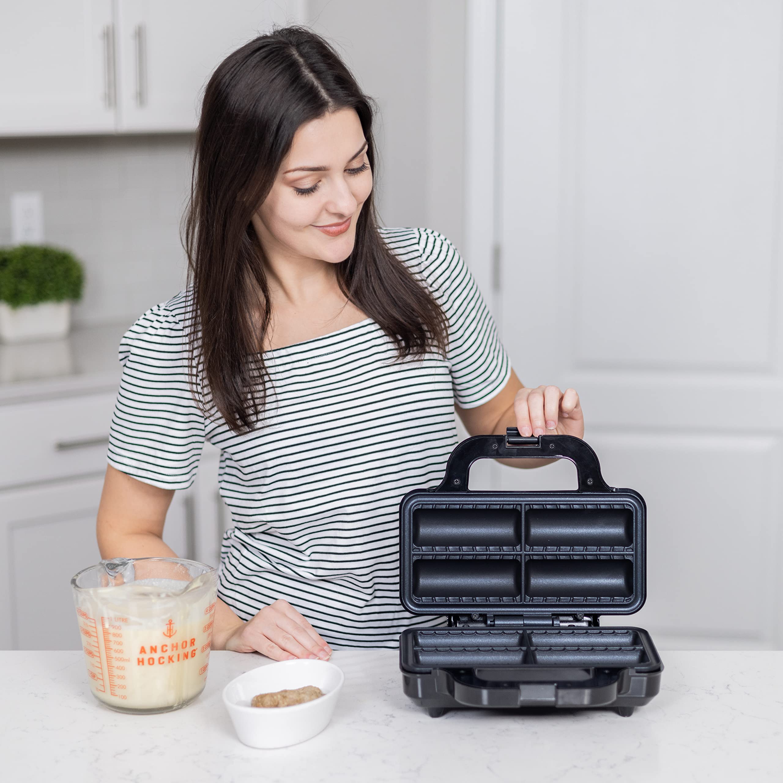 Lumme Sausage Roll Maker, Snack Maker, Delicious Pizza Pockets, Hot Dogs in Blanket, Hot Apple Pie, Chocolate Roll, Sausage Rolls, Fits 4, Non-stick, Make Quick, and savory meals Black