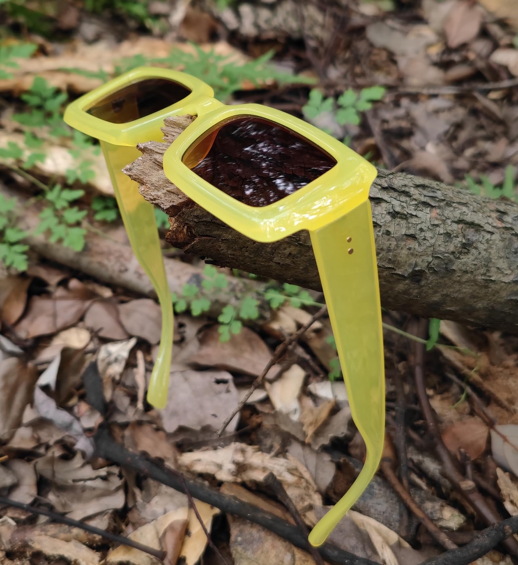 Mriendao Yellow Sunglasses for Women Men, Retro 90s Rectangle Sun Glasses Shades, Fashion Yellow Accessories