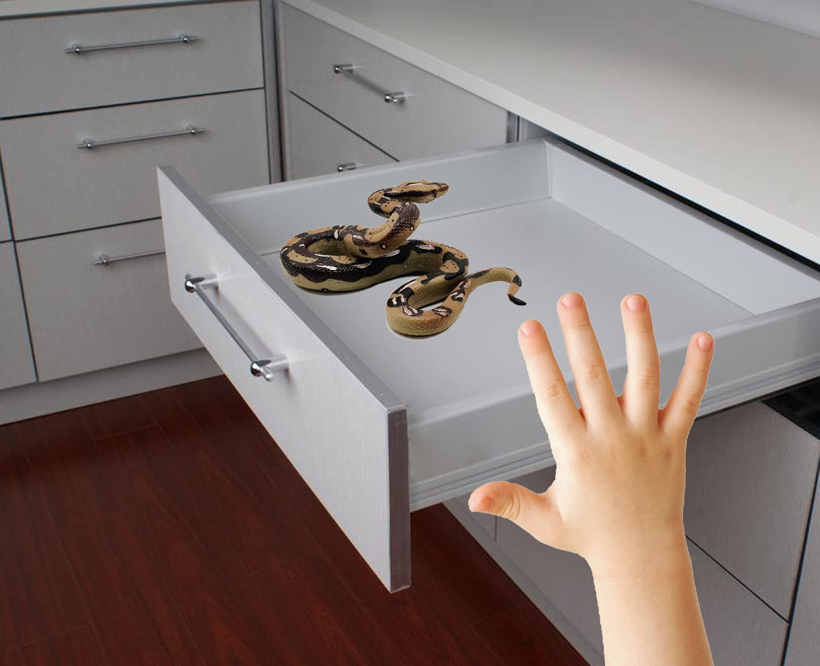 Higherbros Snake Toys Scary Prank Boa Constrictor Python Animal Figures Gag Gifts Halloween Decorations for Children's Animal Figurines Toys for Home and Garden Decorating