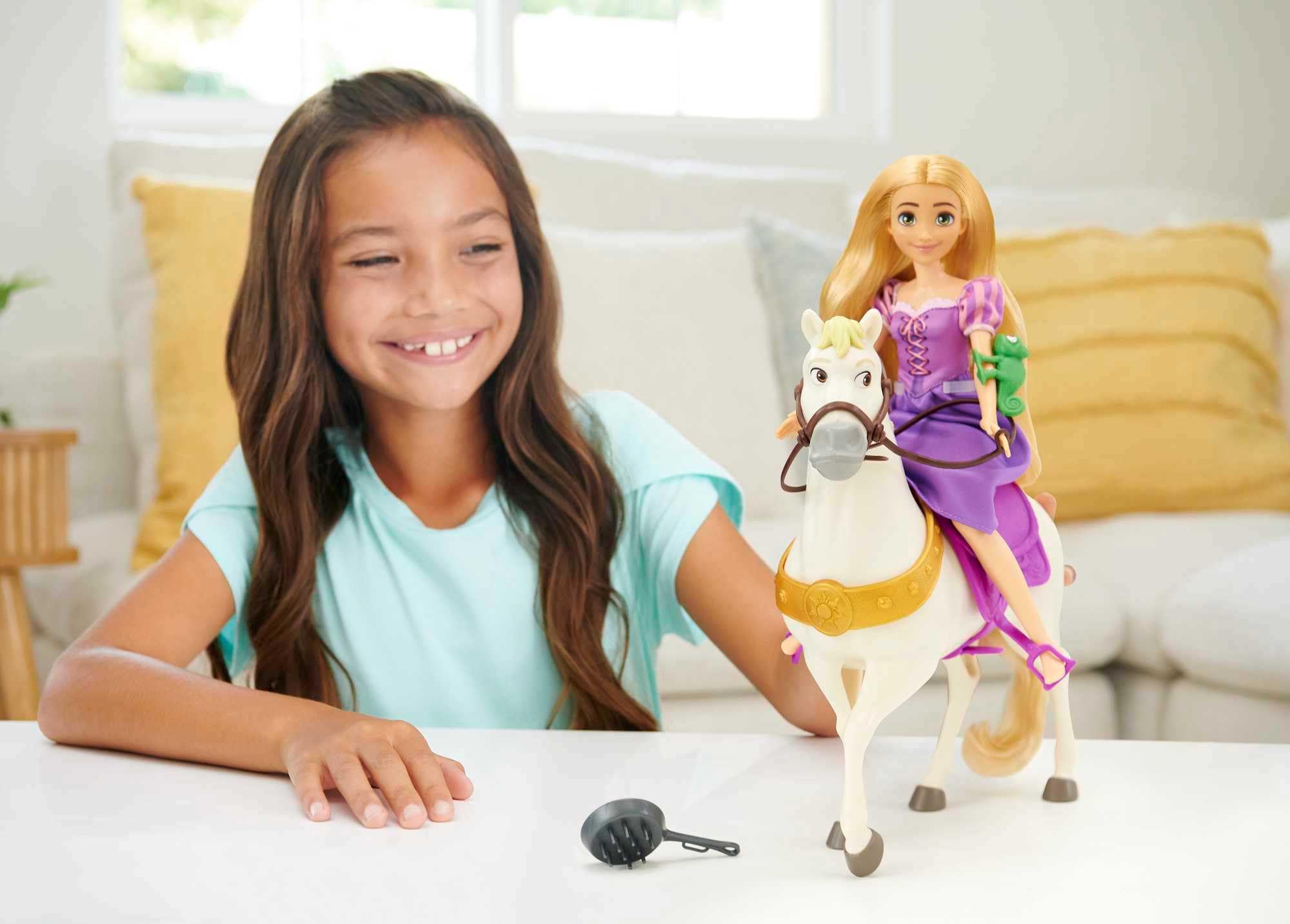 Mattel Disney Princess Toys, Rapunzel Fashion Doll & Maximus Horse Set with Saddle, Brushable Tail, Styling Accessories & Pascal Figure
