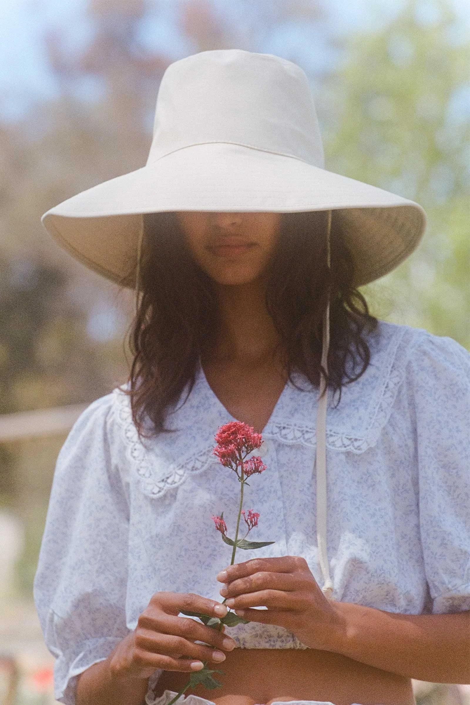 Lack of Color Women's Wide-Brimmed Cotton Canvas Holiday Bucket Hat (Formes Sun, Small/Medium)