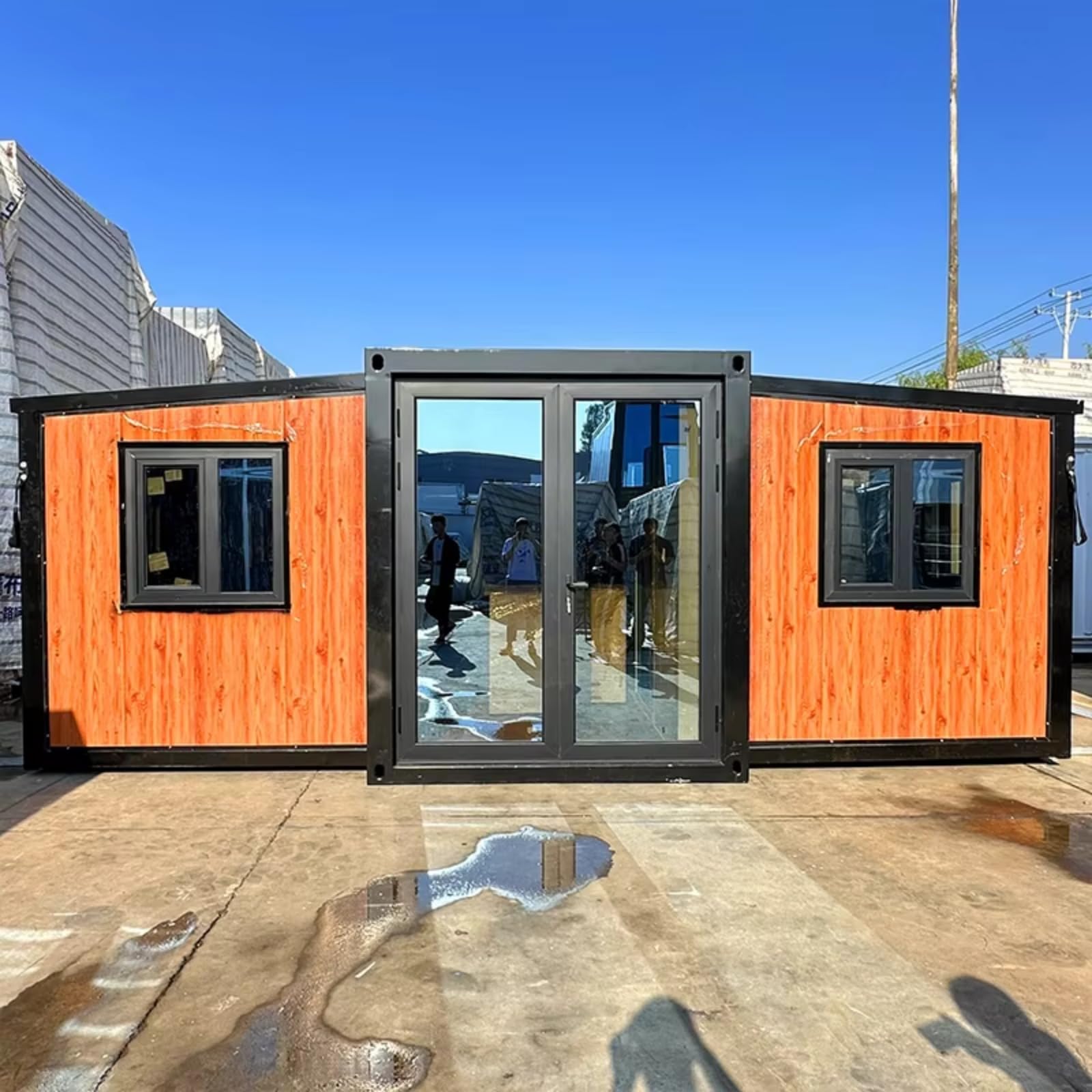 Portable 3 Bedroom Expandable Container HouseāPrefabricated Design for Easy Setup and Mobility, Ideal for Temporary Office Spaces and Recreational Living