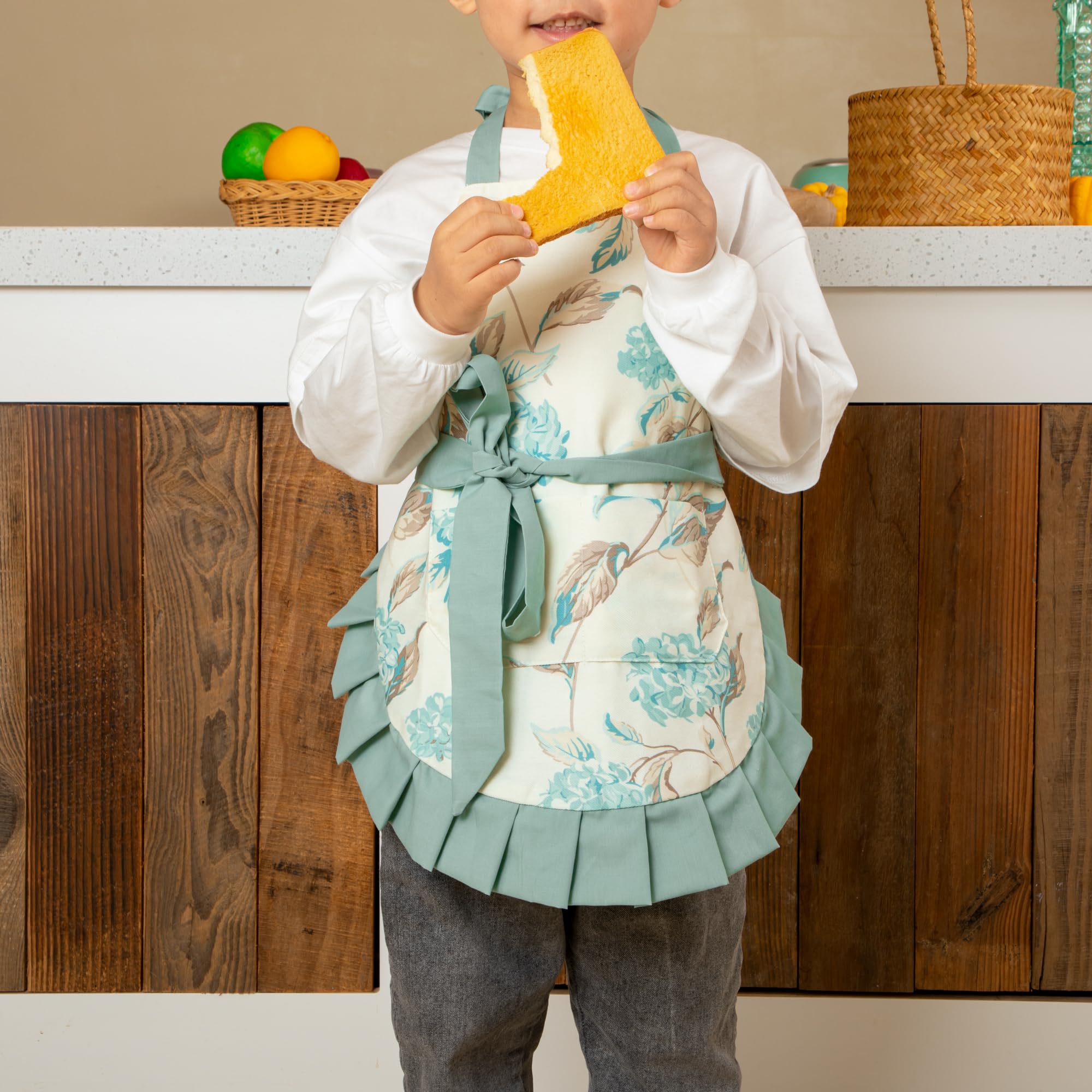 NEOVIVA Kitchen Apron for Kids with Pockets in Daily Play Kitchen, Double-layered Toddler Girls Apron for Cooking, Baking and Gardening, Style Kathy, Floral Hydrangea Clear Aqua