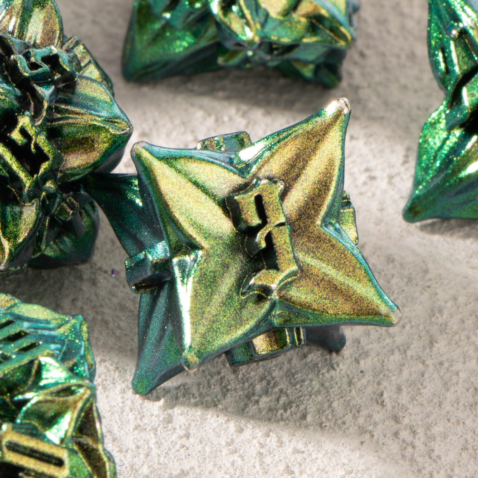 KERWELLSI Metal DND Dice Set, 7 Piece D&D Dice Set, Green Dungeons and Dragons Dice, Polyhedral Dice, RPG Role Playing Dice, D and D Dice with Box D20 D12 D10 D8 D6 D4