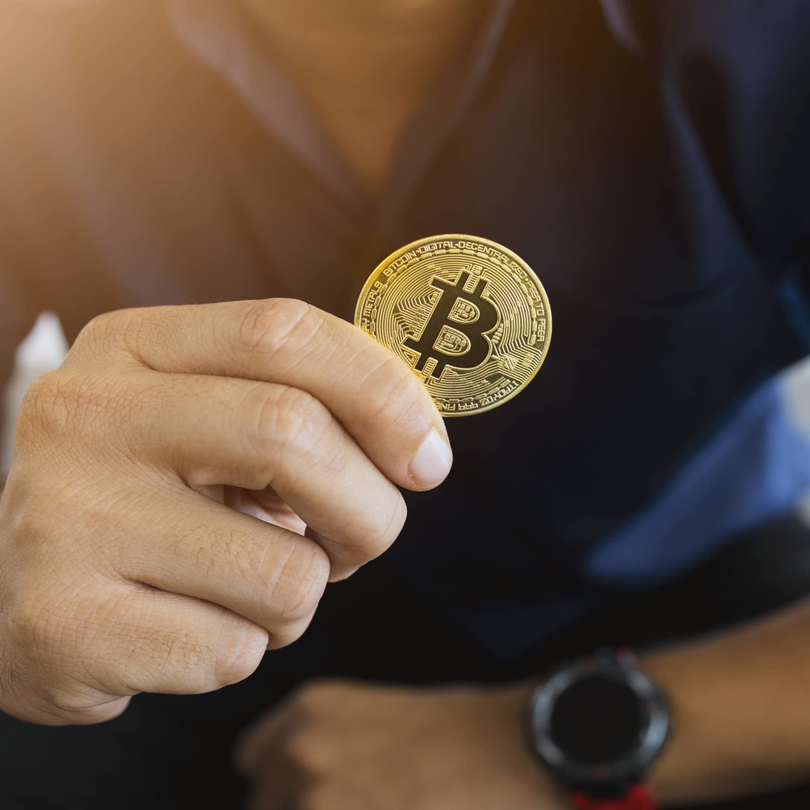 Naturiway 5Pcs Bitcoin Coin, Bitcoin Commemorative Coin 24K Gold Plated, 3mm BTC Cryptocurrency, Collectible Coin with Protective Case, Blockchain Cryptocurrency, Home and Office Decoration