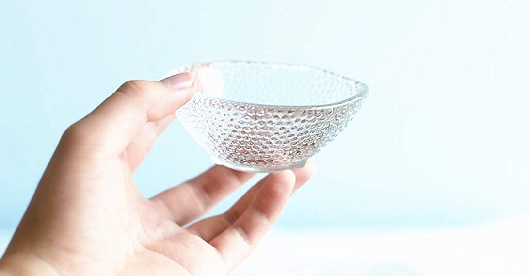 Leoyoubei 3 Ounce 3.25x1.5 inch Heat Resistant Glass Bowl for Ice Cream Dessert,Soy Sauce Dishes,Appetizer Spoons Stackable,Mini Side Dishes Ramekins Transparent 4 Packs (Point Bowl)