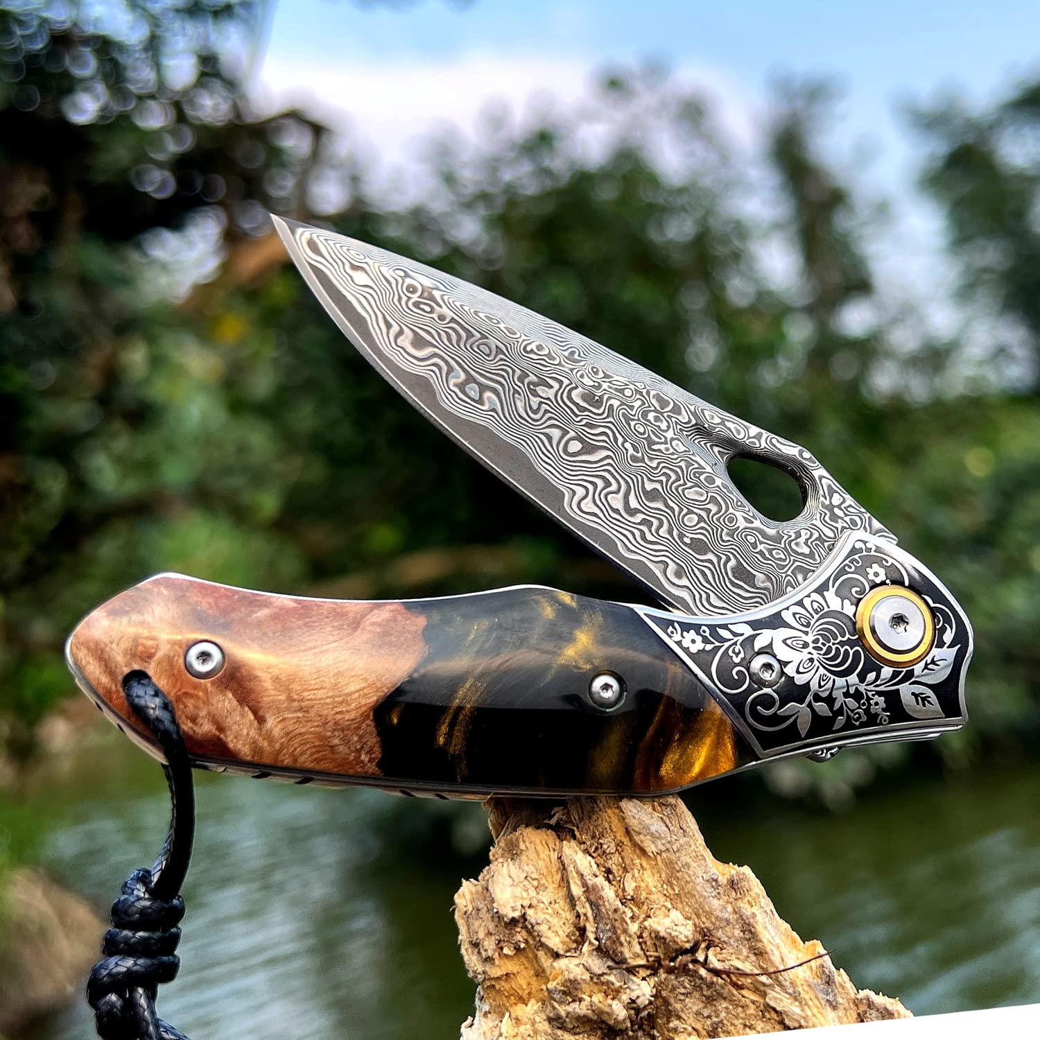 Minowe handmade Japan Damascus steel pocket knife,3.1" VG10 blade men and women Folding knife,With holster,Lining lock,resin and Maple handle,Suitable for EDC outdoor camping,go fishing hunting