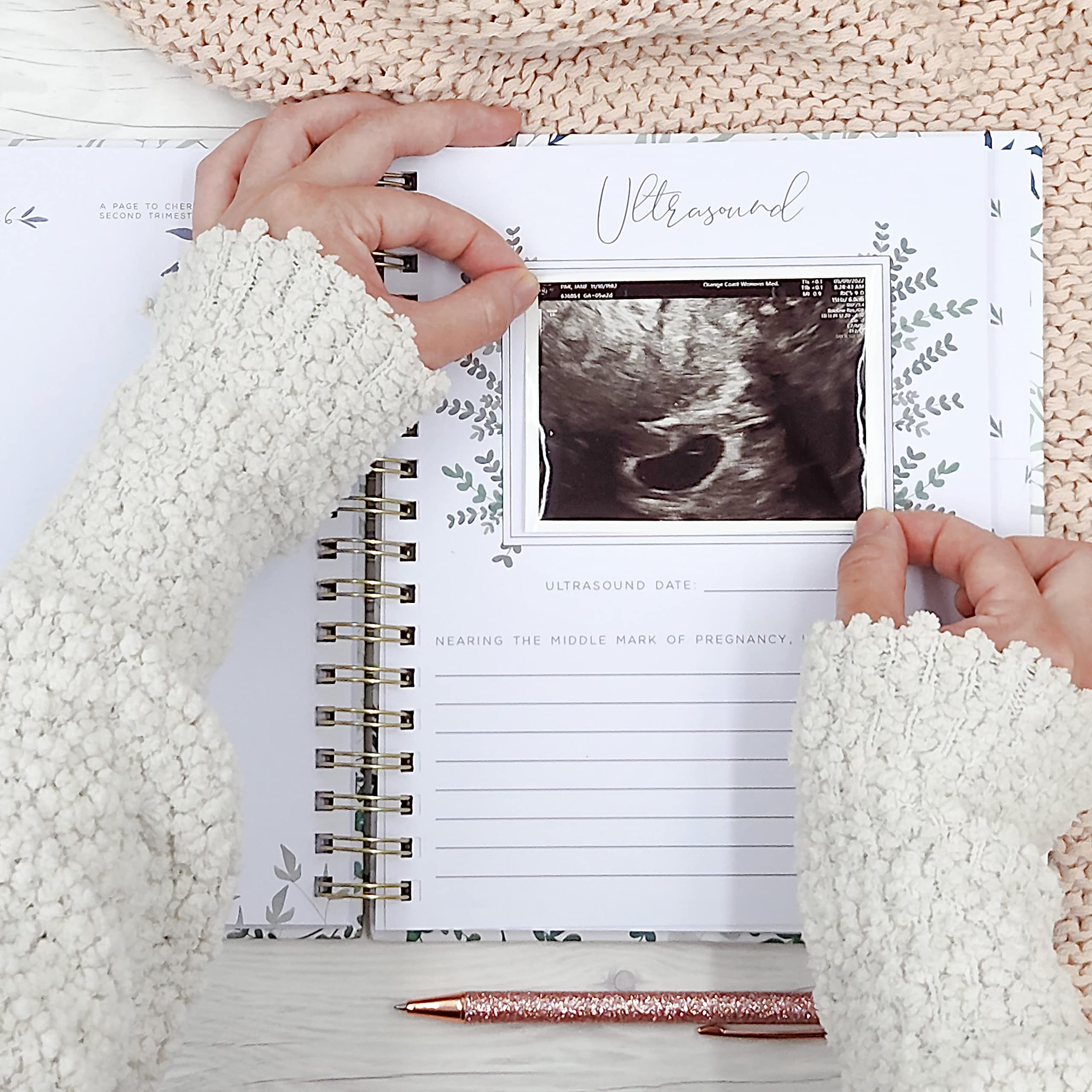 Pregnancy Journal Memory Book for Expecting Moms - Calendar for Pregnancy Planner - Weekly Monthly Organizer to Track Milestones - Hardcover with Keepsake Pocket - Gift for First Time Moms
