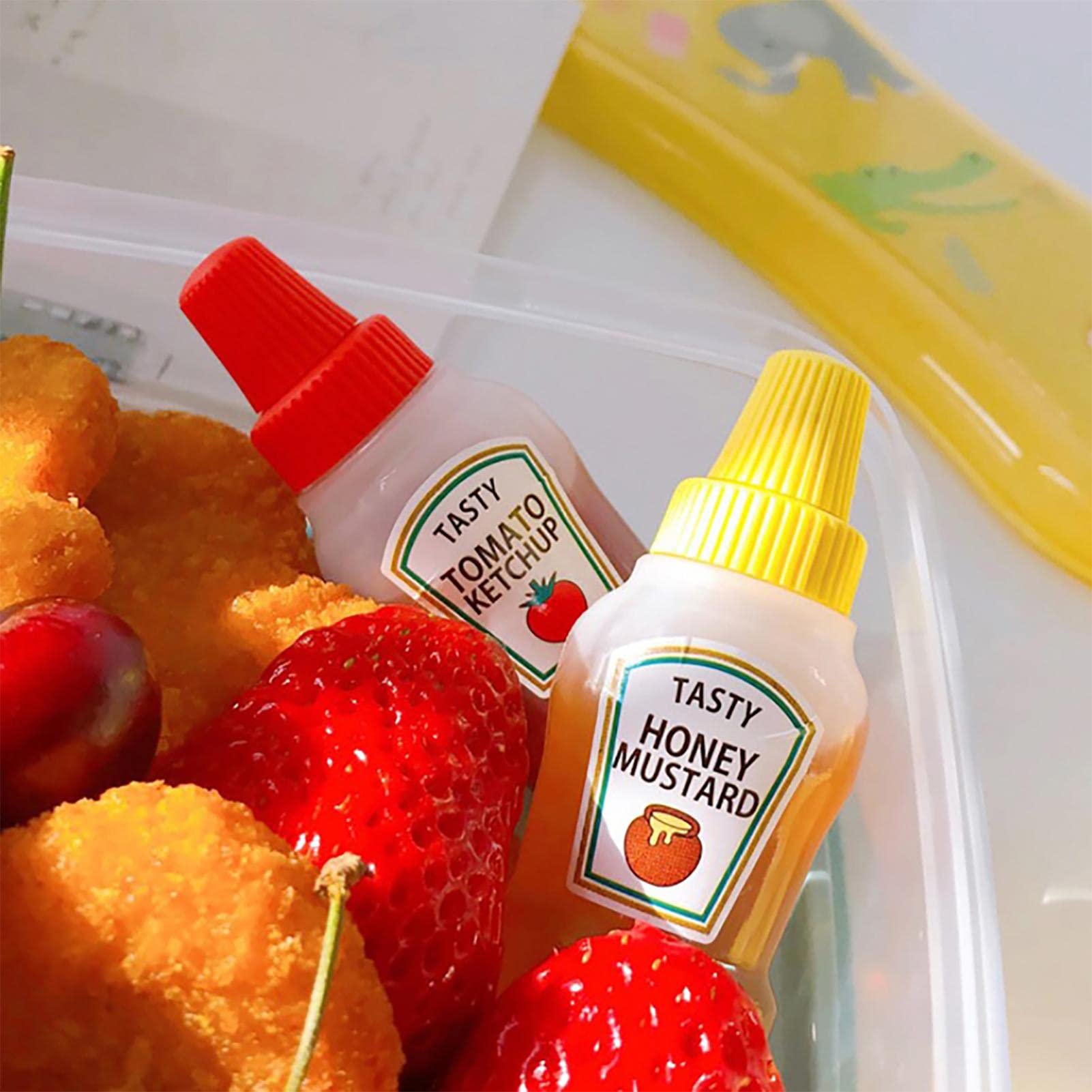 Littryee 2PCS Mini Ketchup Bottles, Refillable Salad Dressing Tomato Ketchup Squeeze Containers Bottle, Portable Condiments Jars Salad Dressing Container Bottle for Kids Adults Bento Box