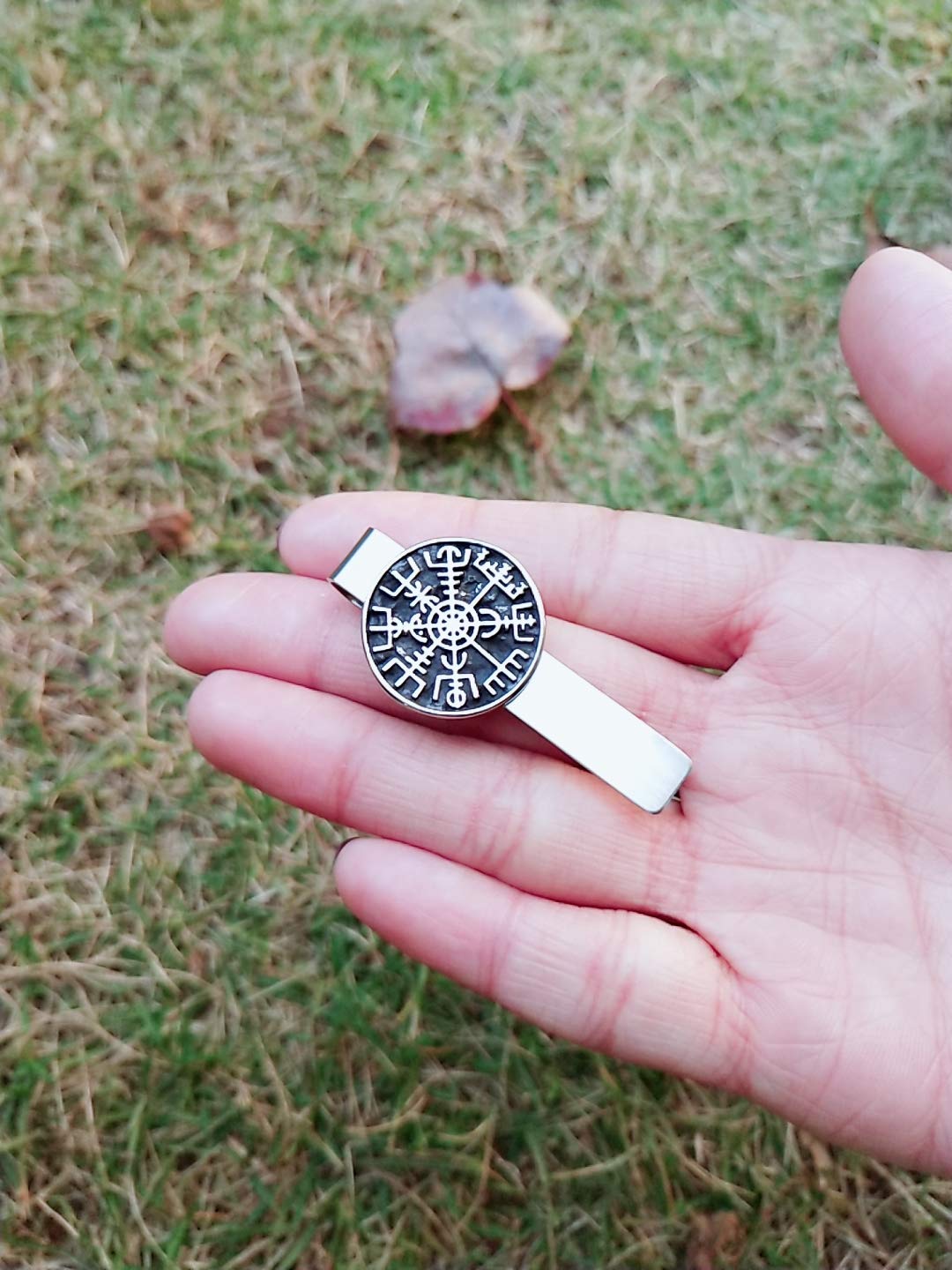GuoShuang Stainless steel Nordic Viking rune compass amulet Tie Clips small size with valknut gift bag