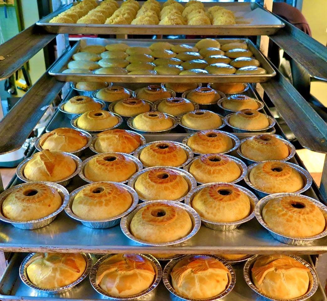 KitchenDance Disposable Aluminum Foil Tart Pan with Lid - 5" Aluminum Foil Individual Pie Pans, Baking Pan Perfect for Pies, Cobblers - 501P, (25)