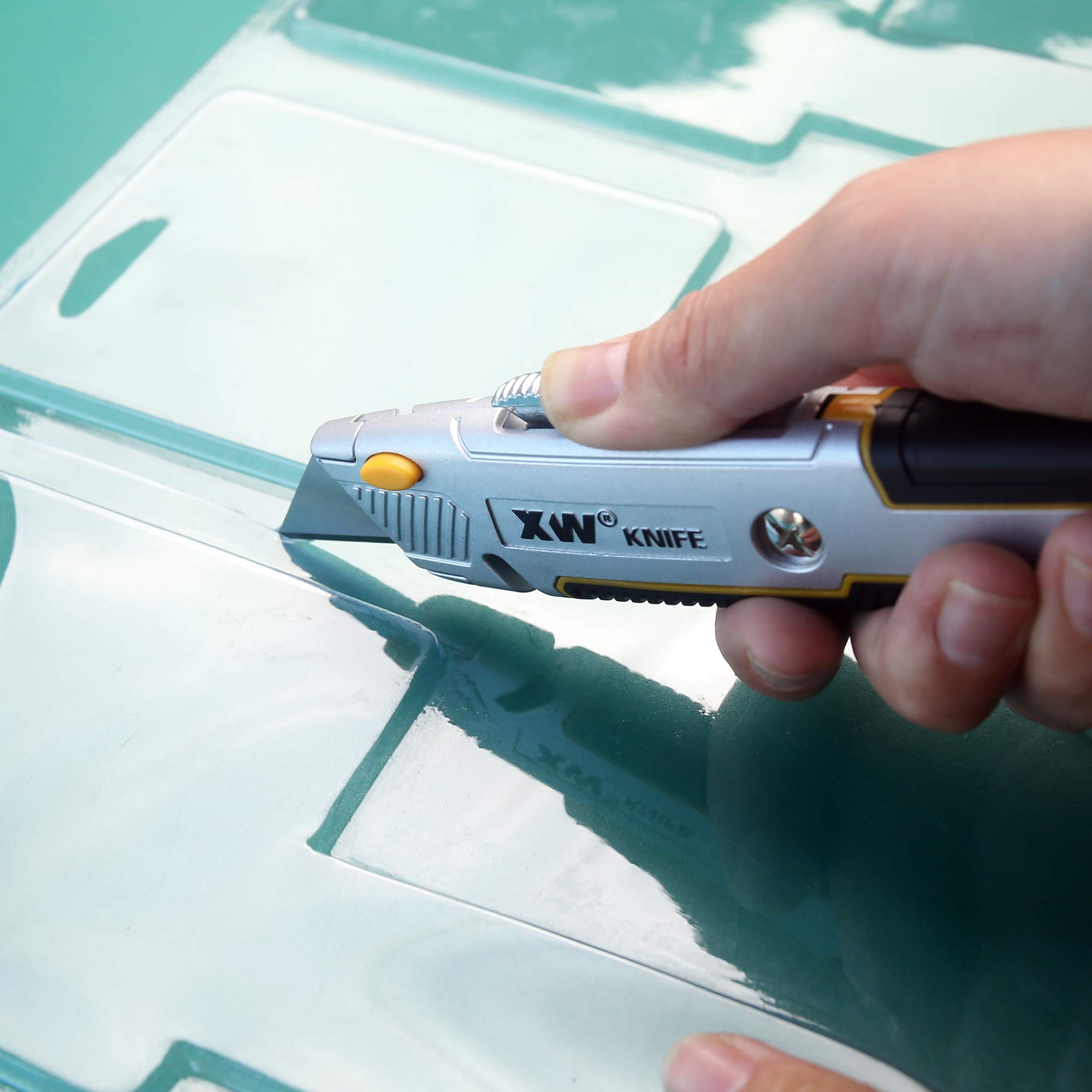 XW Retractable Utility Knife, Heavy Duty Zinc Alloy Box Cutter with 4 Spare Blades