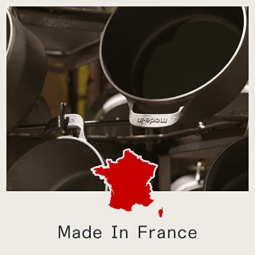 Made In Cookware - Enameled Cast Iron Skillet - Red - Exceptional Heat Retention & Durability - Professional Cookware - Crafted in France - Induction Compatible