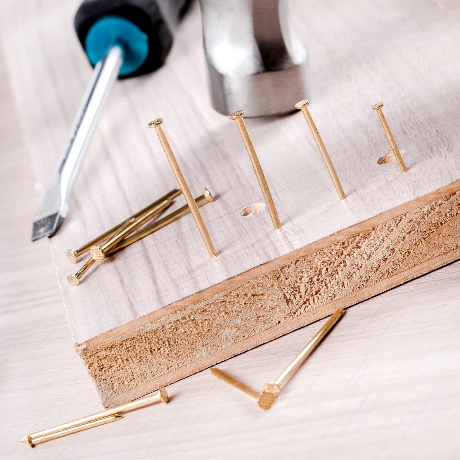 Mr. Pen- Nail Assortment Kit, 600 Pcs, 4 Sizes, Gold, Small Nails, Nails for Hanging Pictures, Finishing Nails, Wall Nails for Hanging, Pin Nails, Hardware Nails, Assorted Nails, Galvanized Nails.