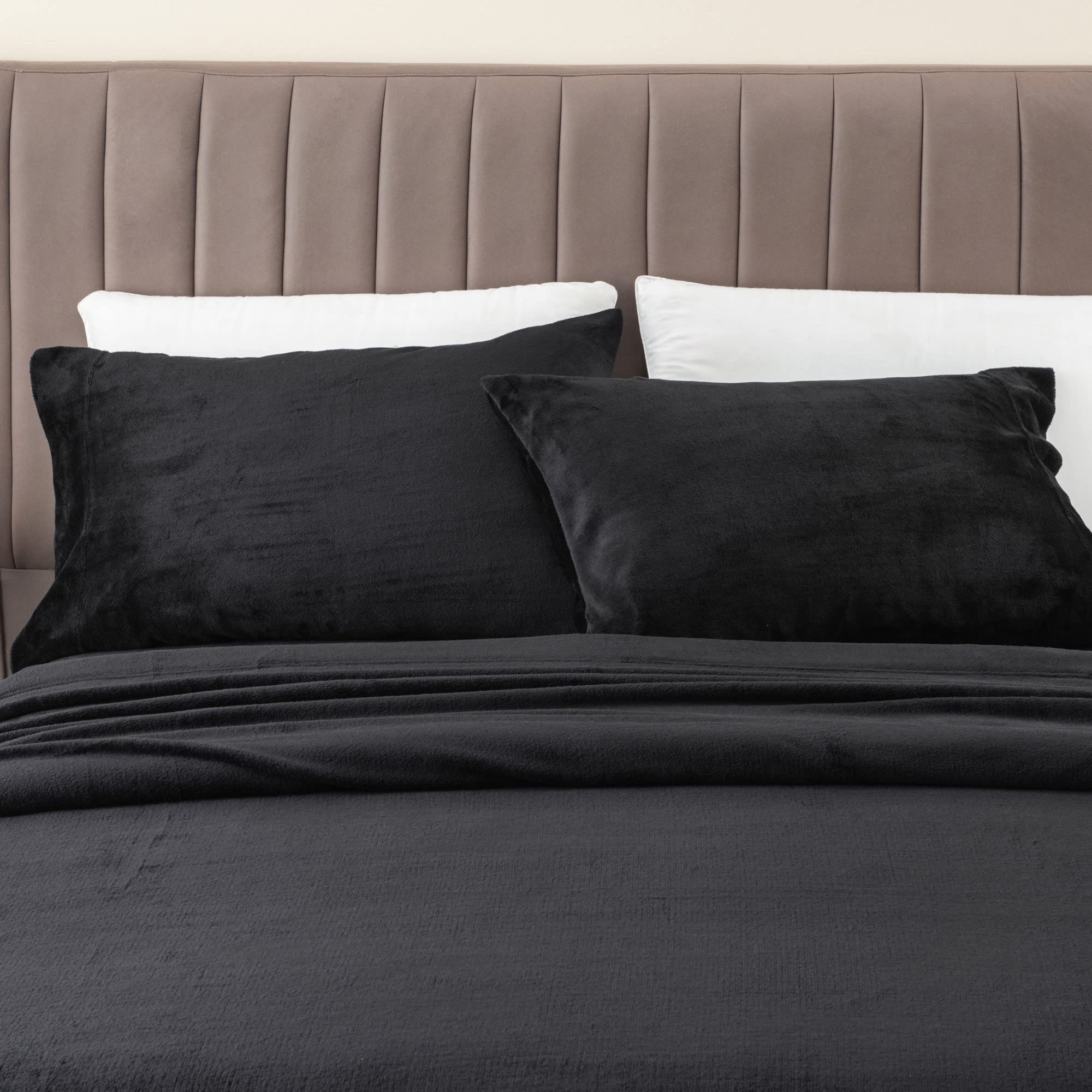 Great Bay Home Extra Soft Velvet Plush Full Micro Fleece Sheet Set | Deluxe Microplush Non Pilling Sheets, Deep Pocket | Lavish Sherpa Velvet Luxe Collection (Full, Winter White)