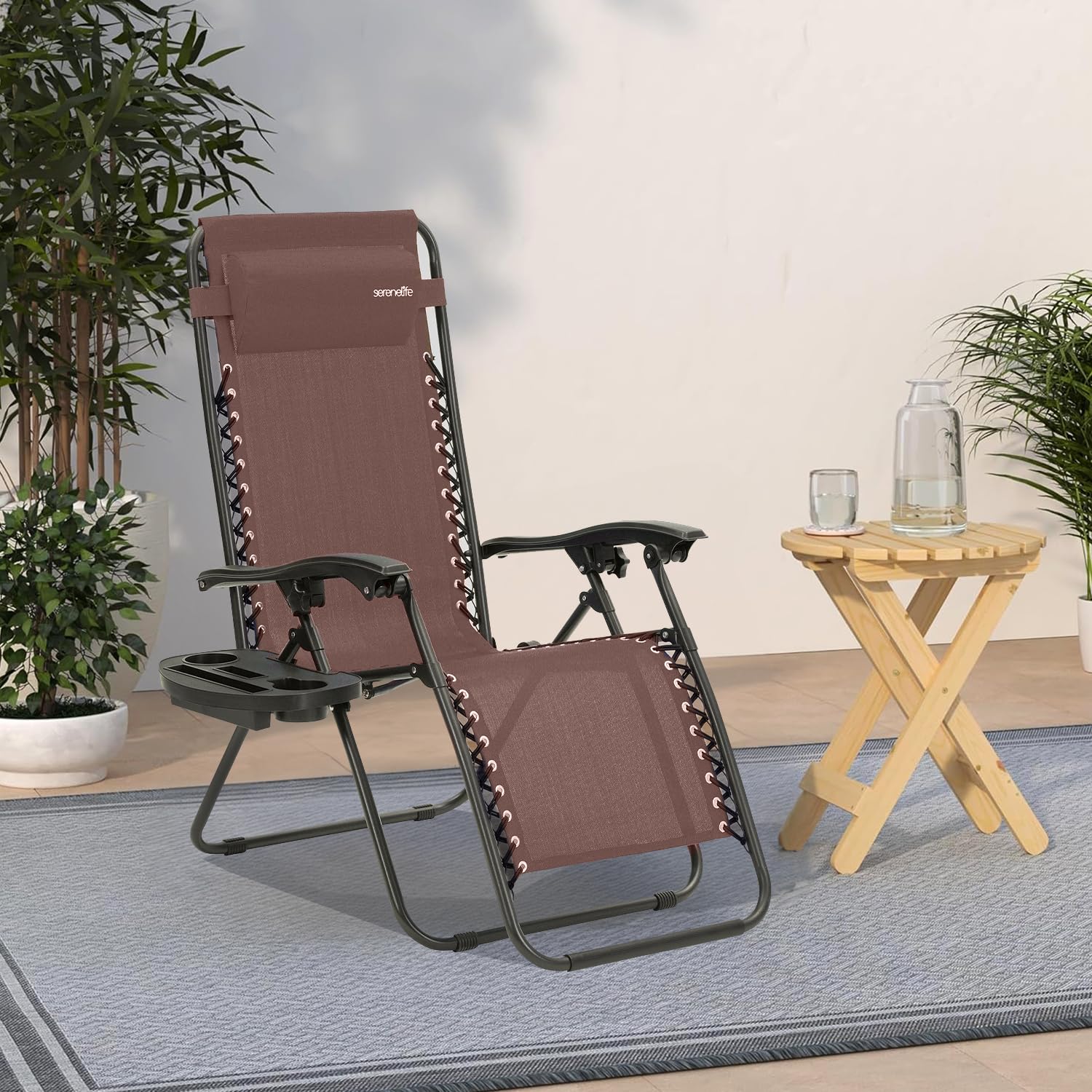 SereneLife SLZGHBRW22.5 Outdoor Adjustable Zero Gravity Lounge Chair Recliners with Plastic Cup Holder Side Table and Padded Headrest Pillows, 2 Pack, (Brown), Chocolate