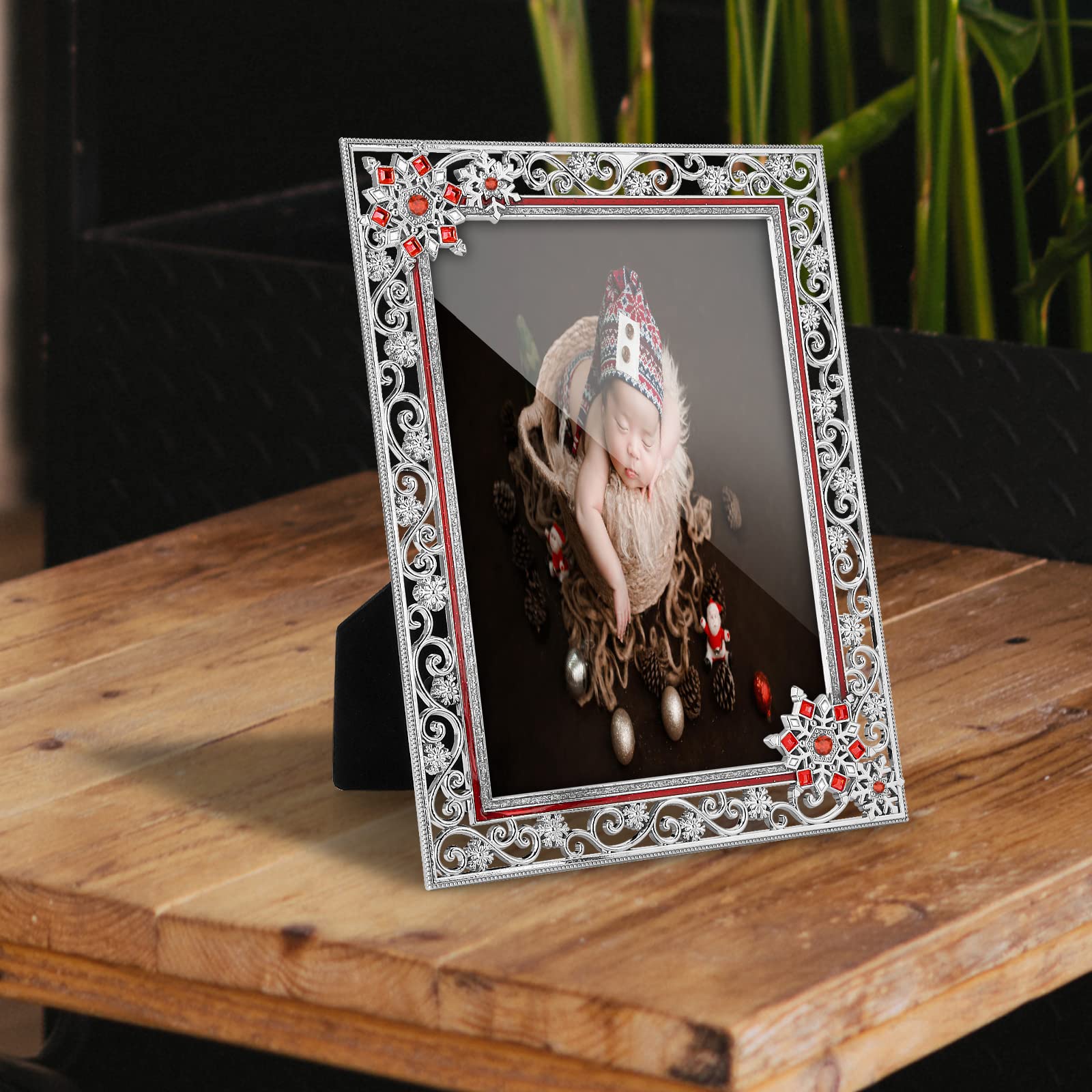 GUOER Christmas Decorations Photo Frame 5x7 Inch Snowflake Christmas Metal Photo Display Picture Frames with High Definition Glass Front Gift Ideas Tabletop Home Decorative (Red,5x7)