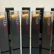 HUDA BEAUTY #FauxFilter Skin Finish Buildable Coverage Foundation Stick 335B Beignet