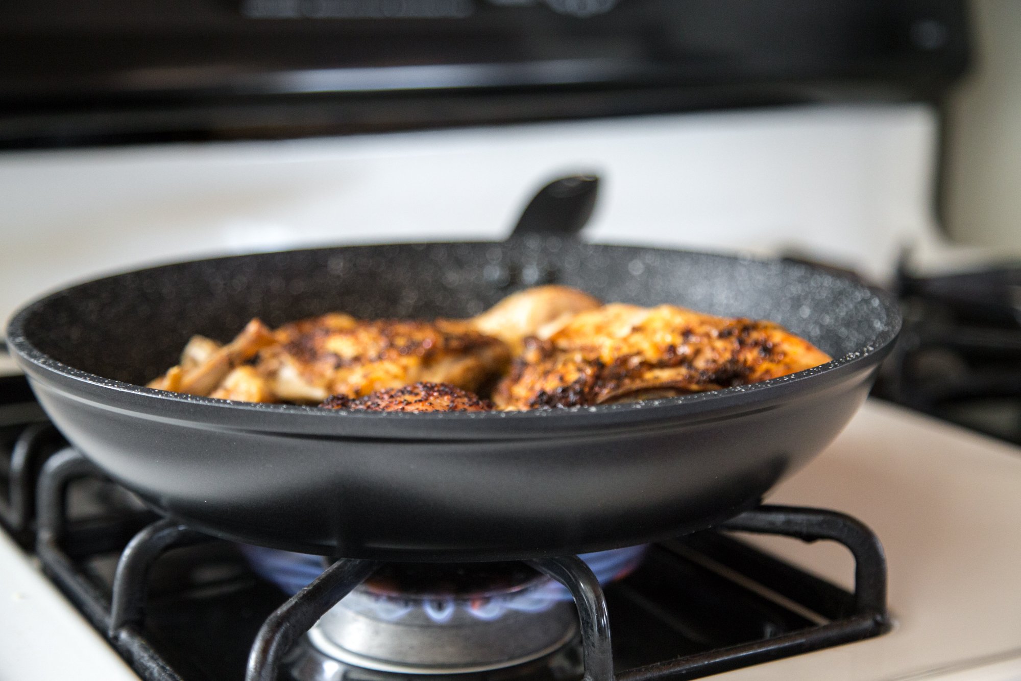 ZYLISS Cookware 9.5" Nonstick Fry Pan - Oven, Dishwasher, Induction and Metal Utensil Safe Cooking - Heavy Duty Forged Aluminum with Sturdy Riveted Handle