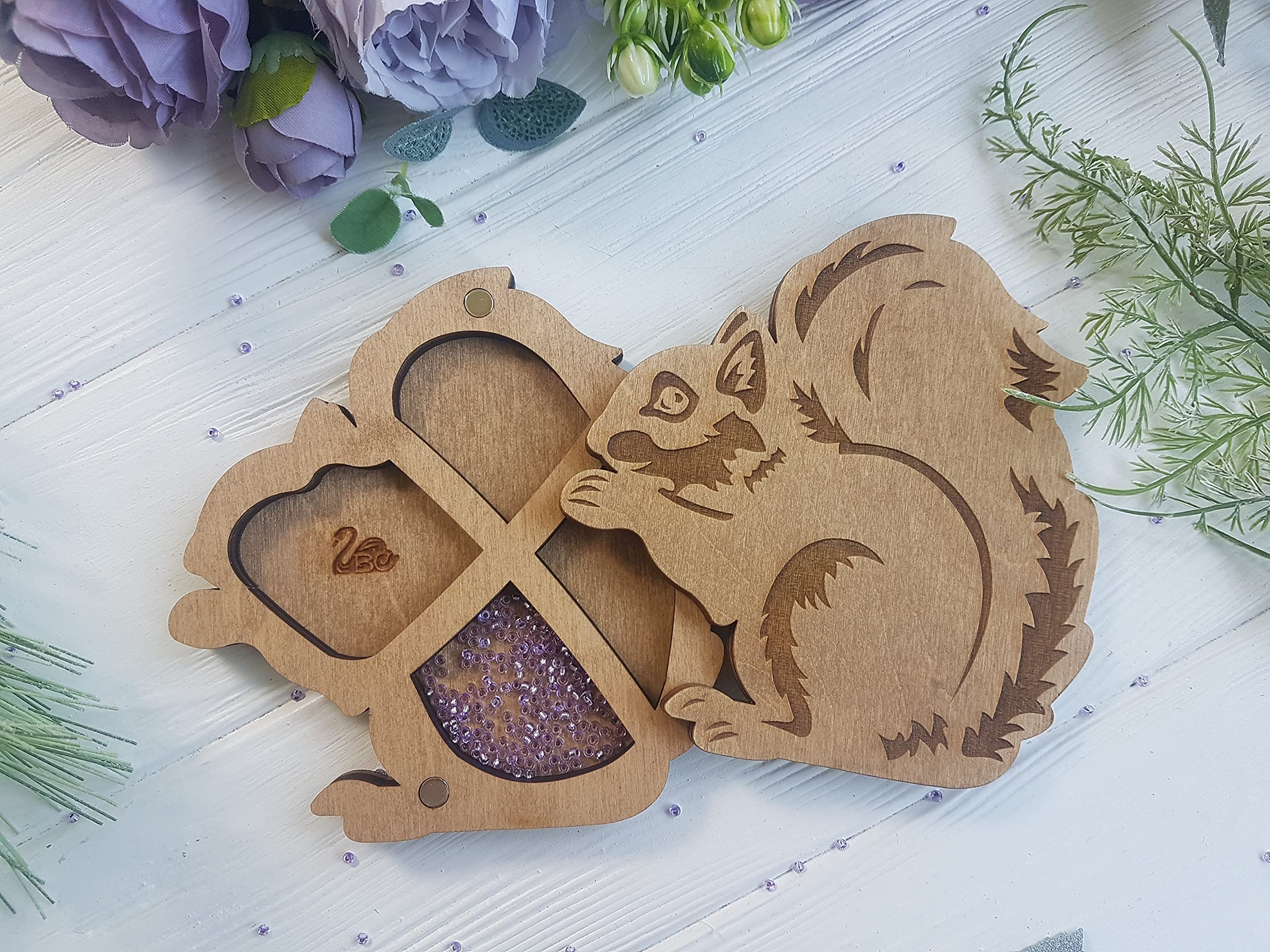 Wooden embroidery diamond painting accessories storage box Beads organizer with wooden lid Tray Divider Jewelry Box Needlework bead holder (Squirrel)
