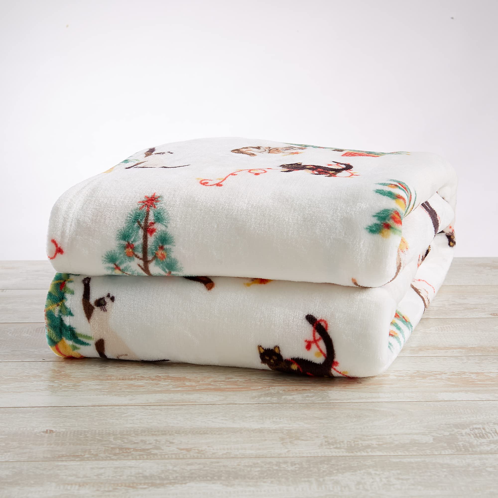 Great Bay Home Fuzzy Velvet Throw Blanket | Very Soft Velvet Plush Lodge and Camping 50"x70" Throw Blanket | Rustic Bear Printed Fluffy Throw | Elk Lodge Collection