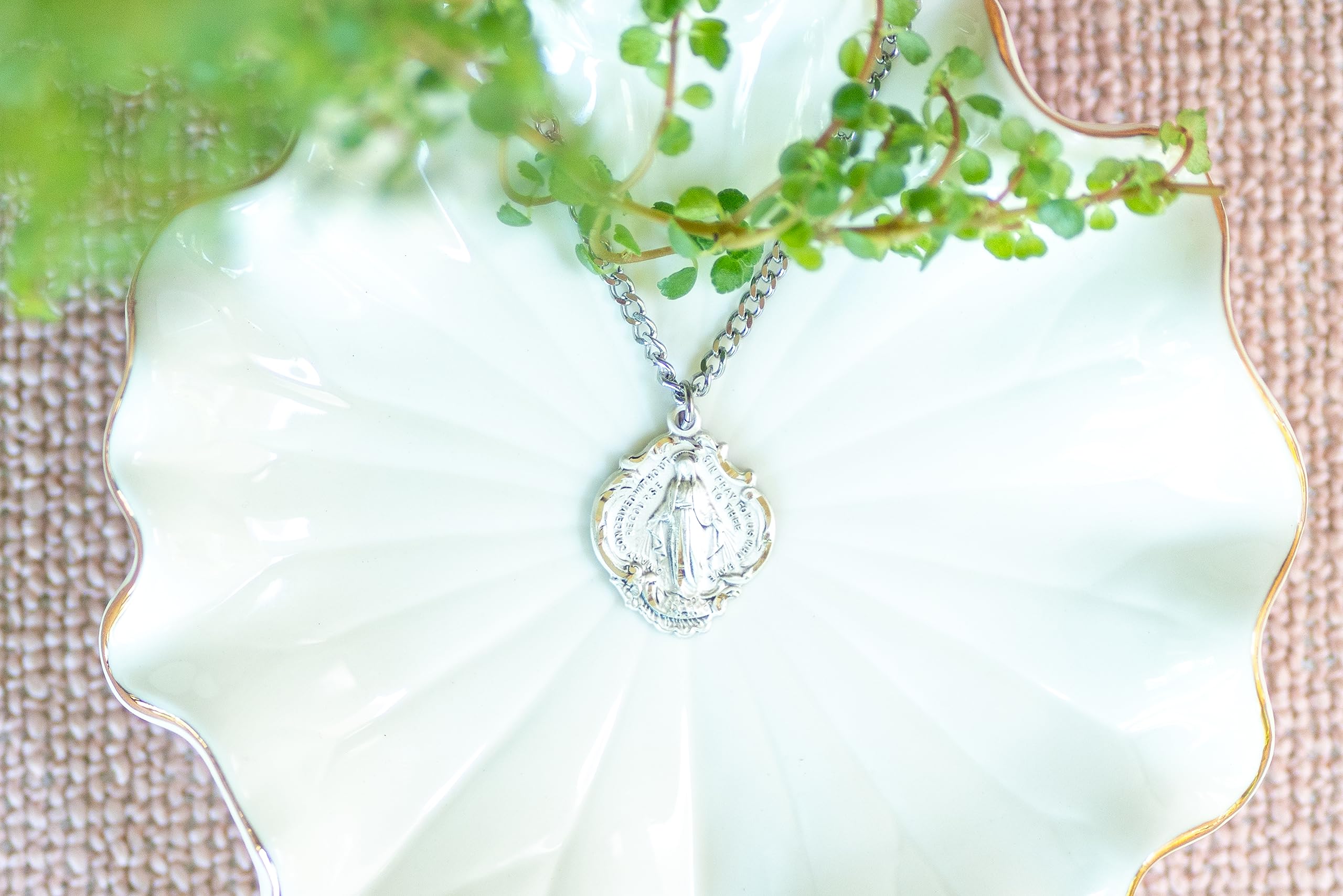 Heartland Store Hail Mary Prayer Sterling Silver Pendant + 24 Inch 2.4mm Endless Rhodium Plated Chain