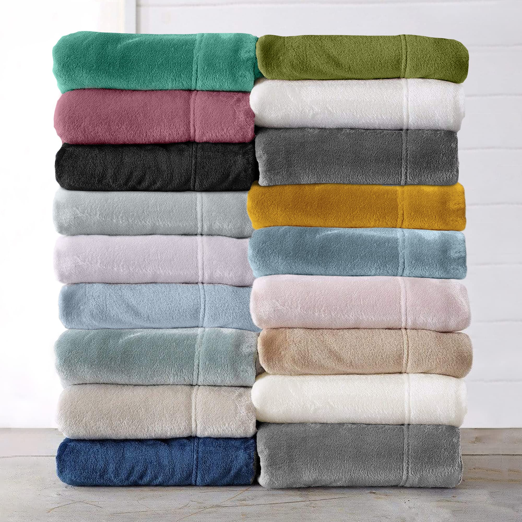 Great Bay Home Extra Soft Velvet Plush Full Micro Fleece Sheet Set | Deluxe Microplush Non Pilling Sheets, Deep Pocket | Lavish Sherpa Velvet Luxe Collection (Full, Winter White)