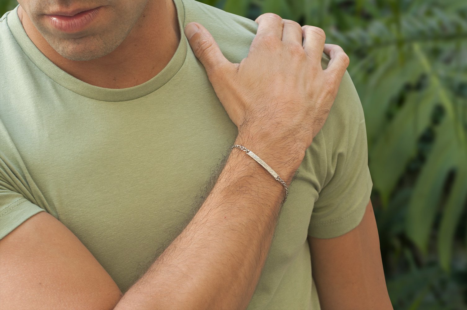 Hawaiian Bracelet by Austaras Jewelry - Sterling Silver Plated Shiny Stainless Steel Adjustable Chain and Hawaiian Surfer Style Hibiscus Flower Charm