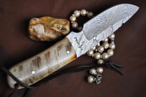 Handcrafted Damascus Hunting Knife - Full Tang Bushcraft