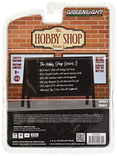 Greenlight 1:64 The Hobby Shop Series 3 2011 Nissan GT-R R35 Diecast Vehicle with Driver