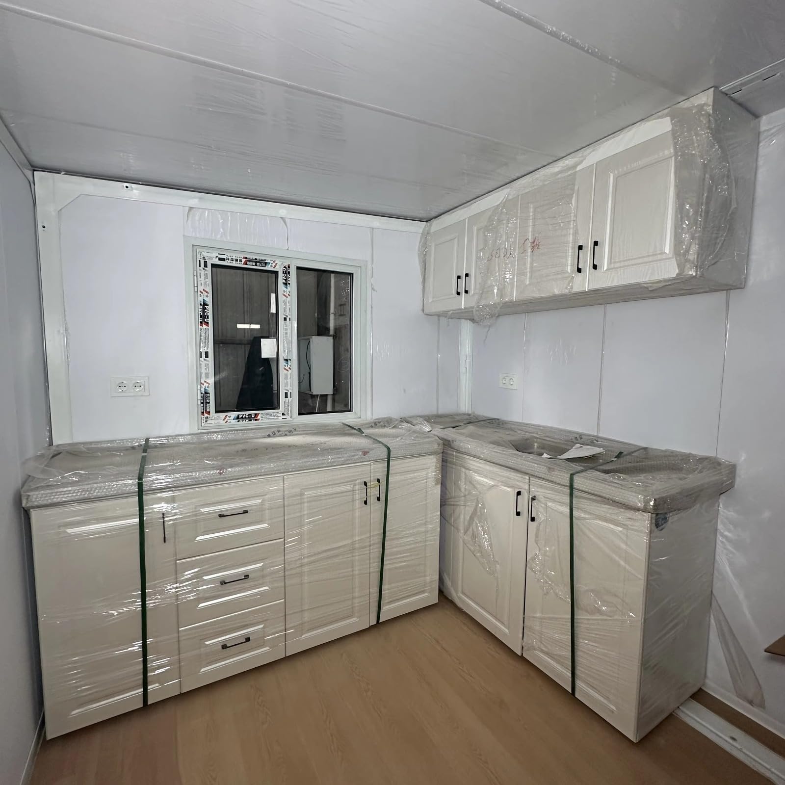 Tiny House for Living 40ft 30ft 20ft 15ft 10ft Prefabricated Container House Expandable Modular Flat Pack Houses 1 2 3 Bedroom Bath Living & Kitchen