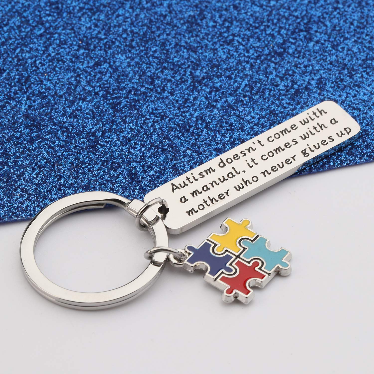 Gzrlyf Autism Mom Keychain Autism Awareness Gifts Autism doesn't Come with a Manual It Comes with a Mother who Never Gives Up (Keychain)