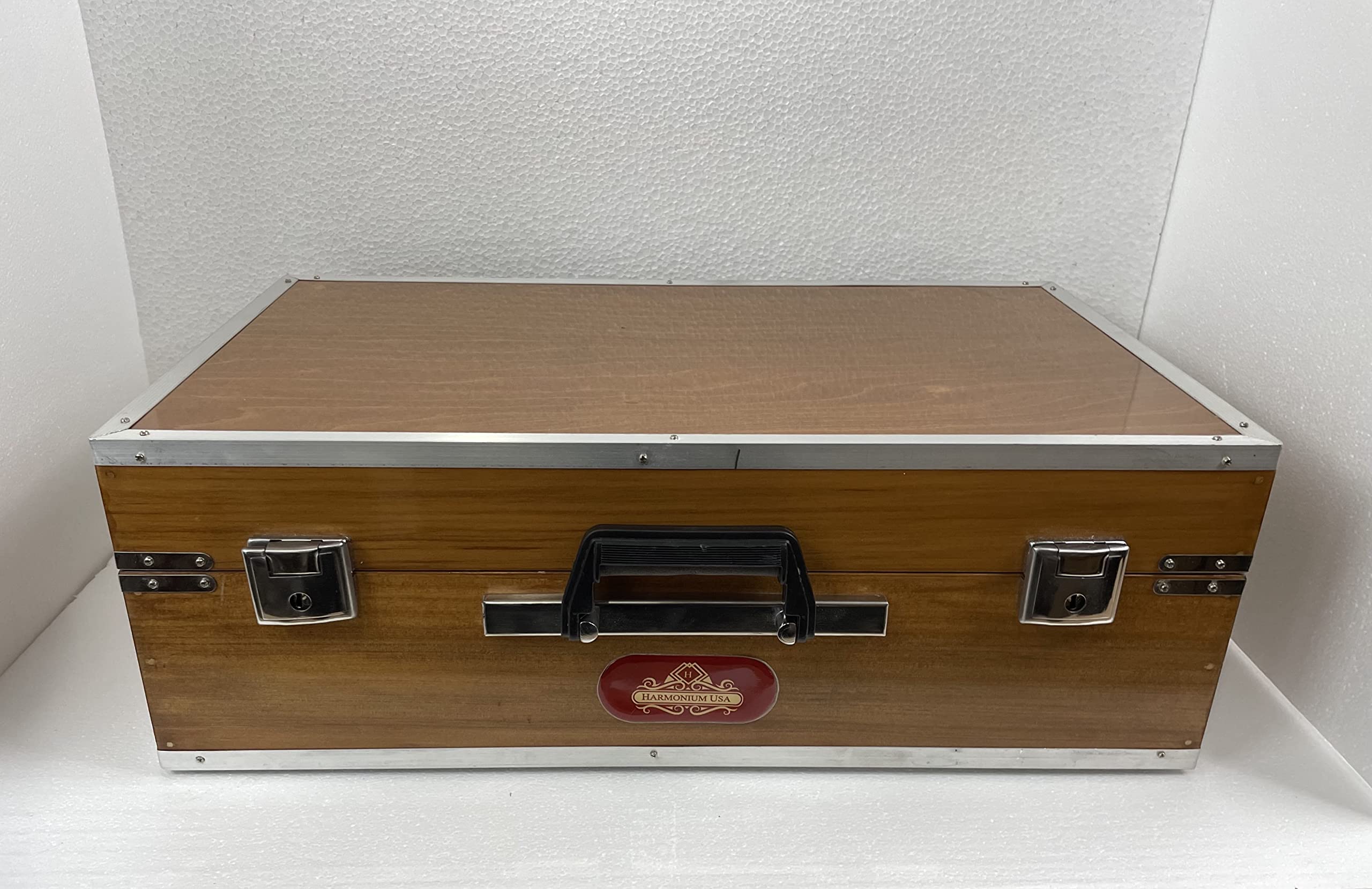 HARMONIUM. ITEM LOCATED IN THE USA. SHIPS WITHIN 24 HOURS. BROWN FOLDING
