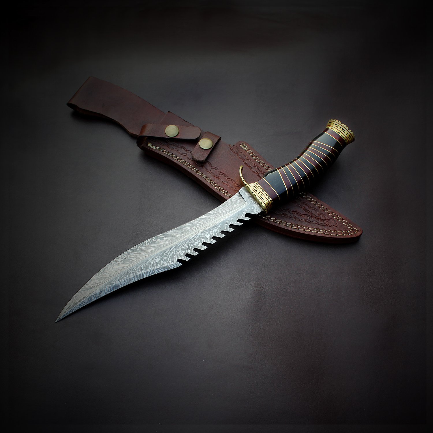 Handmade Damascus Steel Fixed blade hunting knife Feather Pattern 14 Inches jnr1010