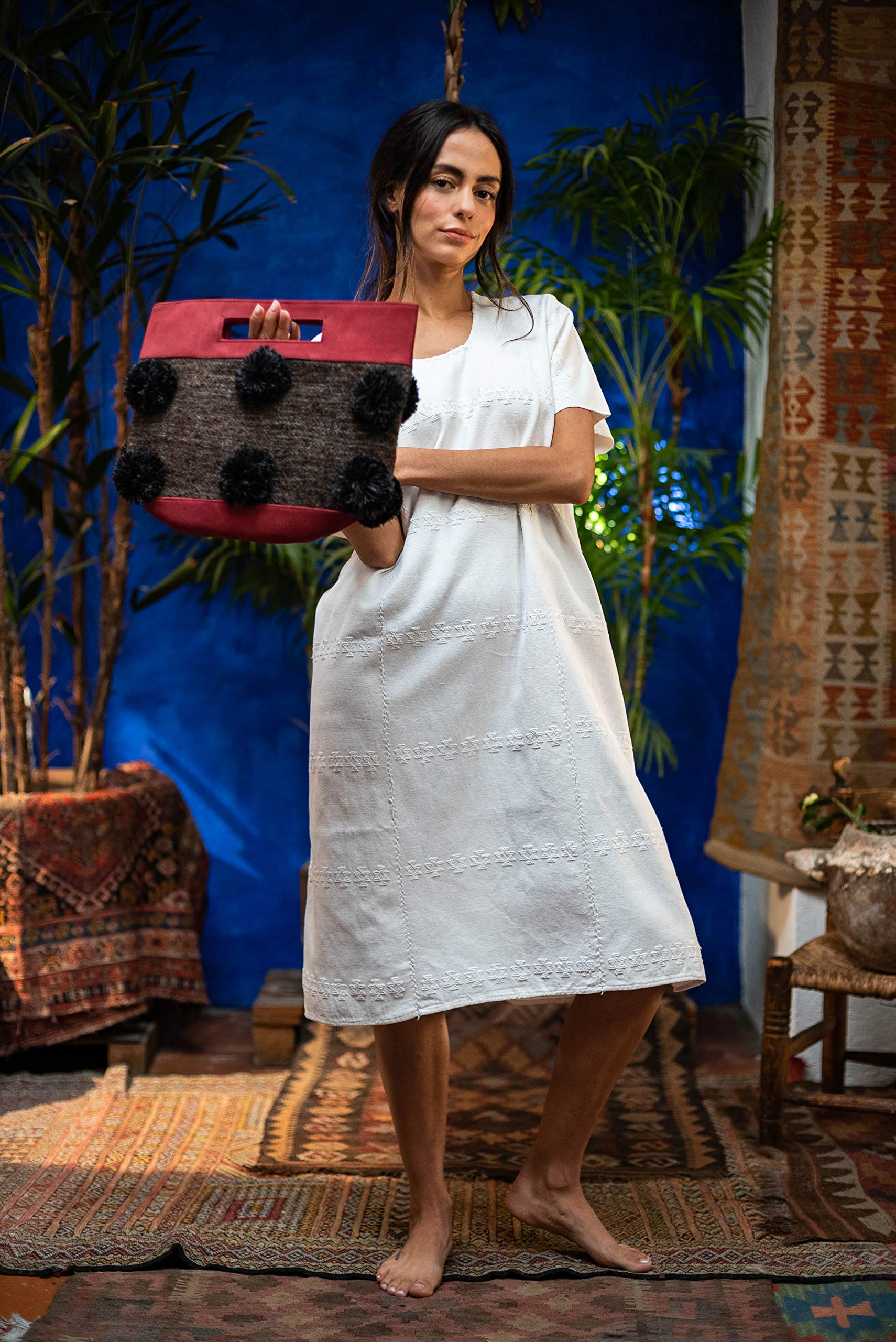 Hand-woven in Chiapas backstrap wool loom and cowhide natural leather clutch. (Leather-Wool Red-Black)