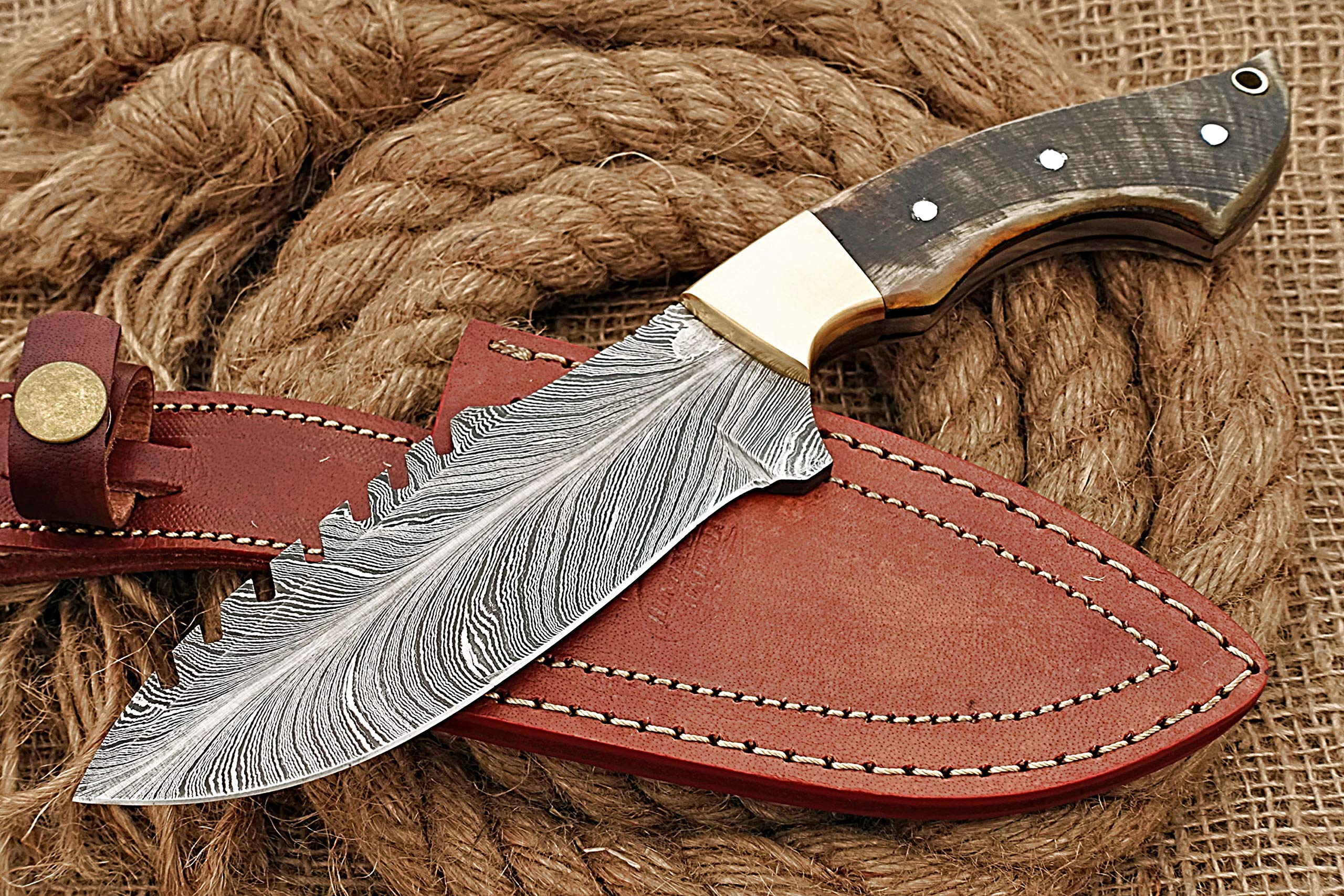 HUNTEX Unique Custom Handmade Hand-Forged New Feather Pattern Damascus Steel 9.5 Inch Long Full Tang Ram Horn Handle Razor Sharp Hunting Camping Knife with Genuine Leather Sheath
