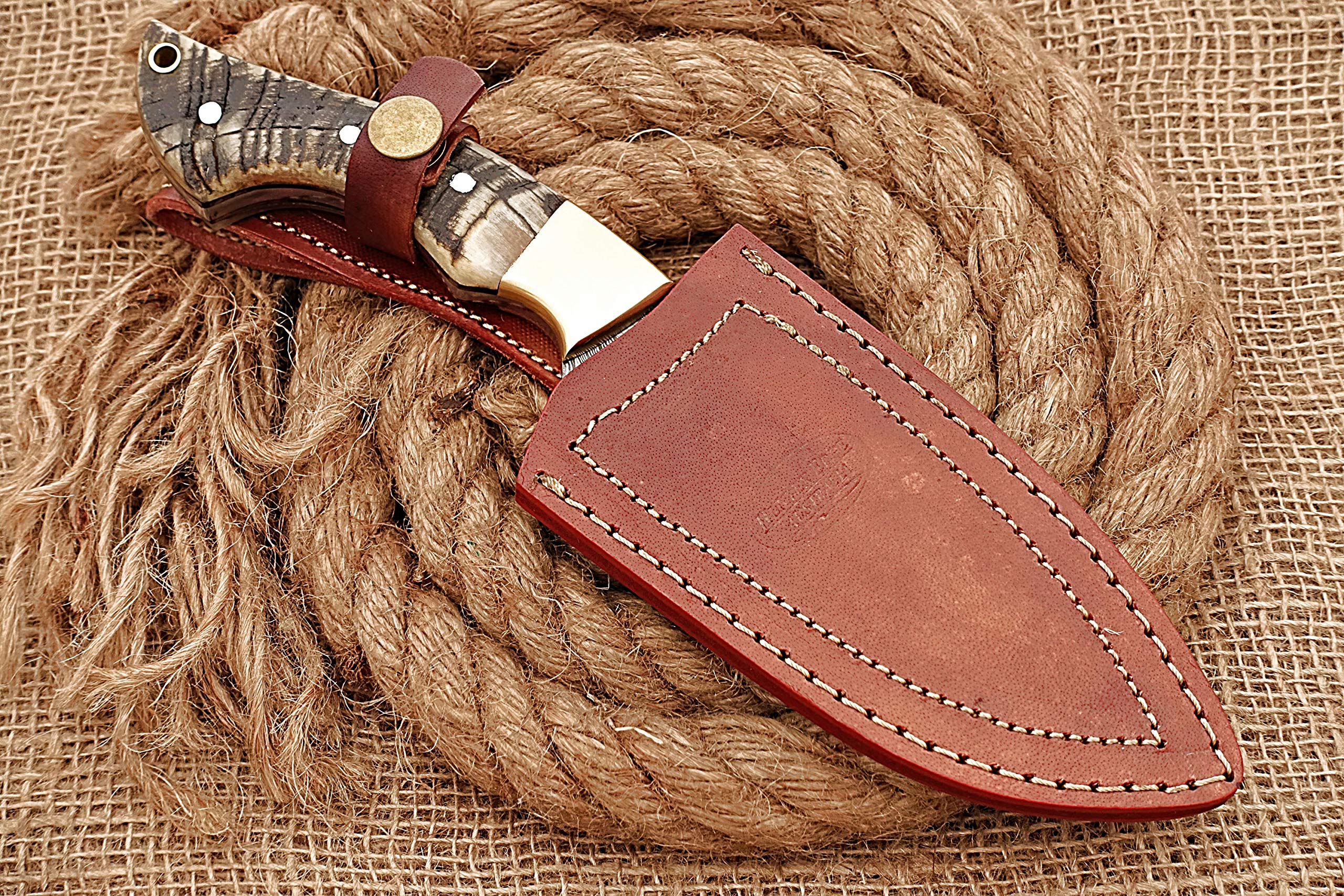 HUNTEX Unique Custom Handmade Hand-Forged New Feather Pattern Damascus Steel 9.5 Inch Long Full Tang Ram Horn Handle Razor Sharp Hunting Camping Knife with Genuine Leather Sheath