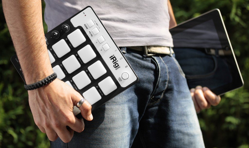 IK Multimedia iRig Pads MIDI groove controller, portable & lightweight MPC-style beat machine with 16 velocity-sensitive backlit rubber pads - studio equipment for iPhone, iPad, Android, Mac, PC