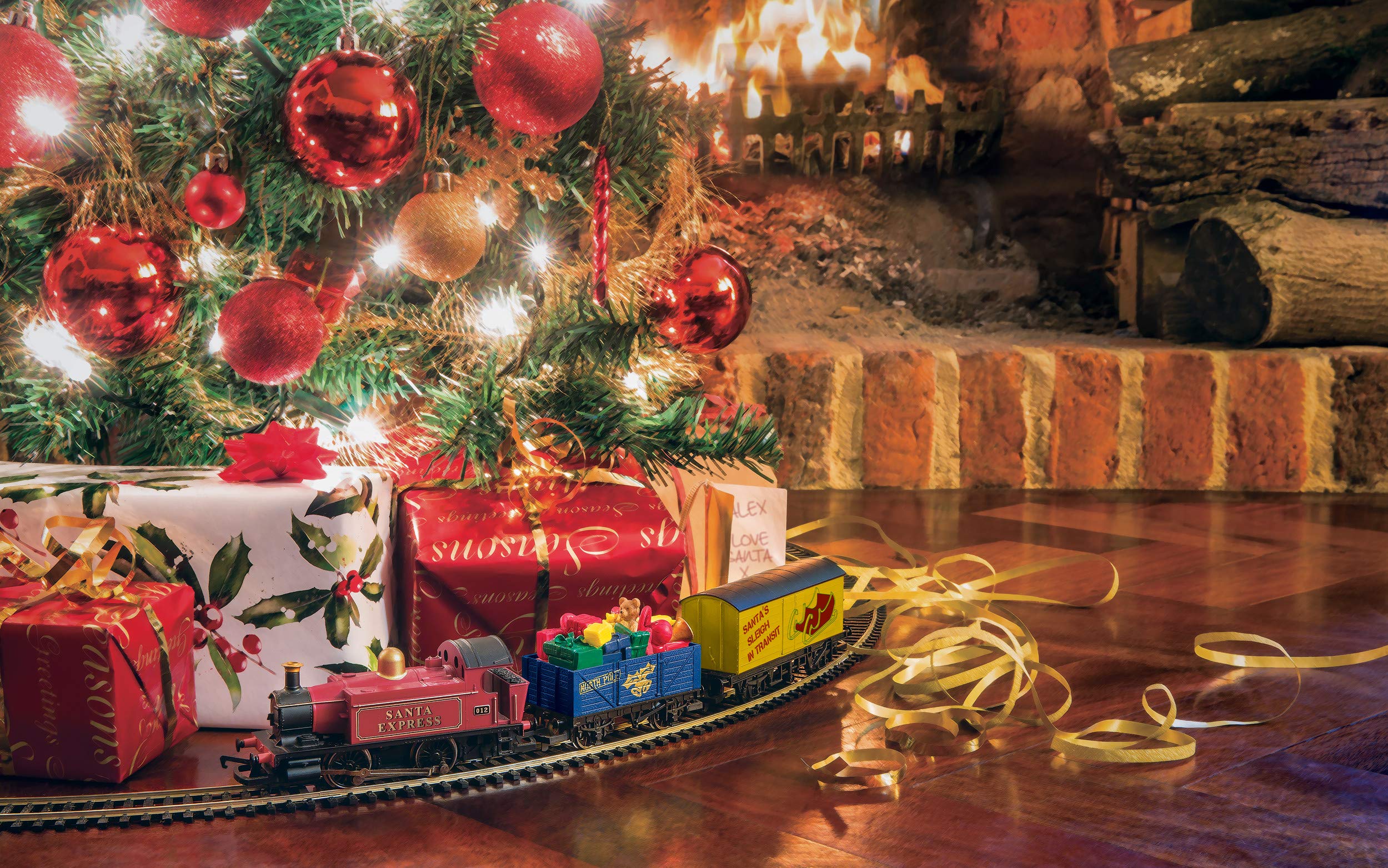 Hornby Santa's Express Christmas Toy Train Set R1248, Red, Blue & Yellow,3 years and over,16pcs