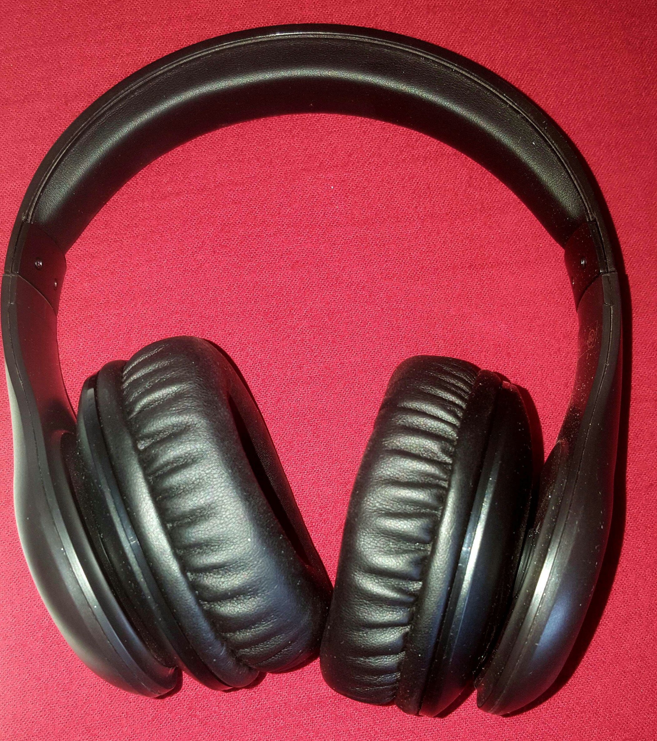 Insignia Wireless Over-The-Ear Headphone